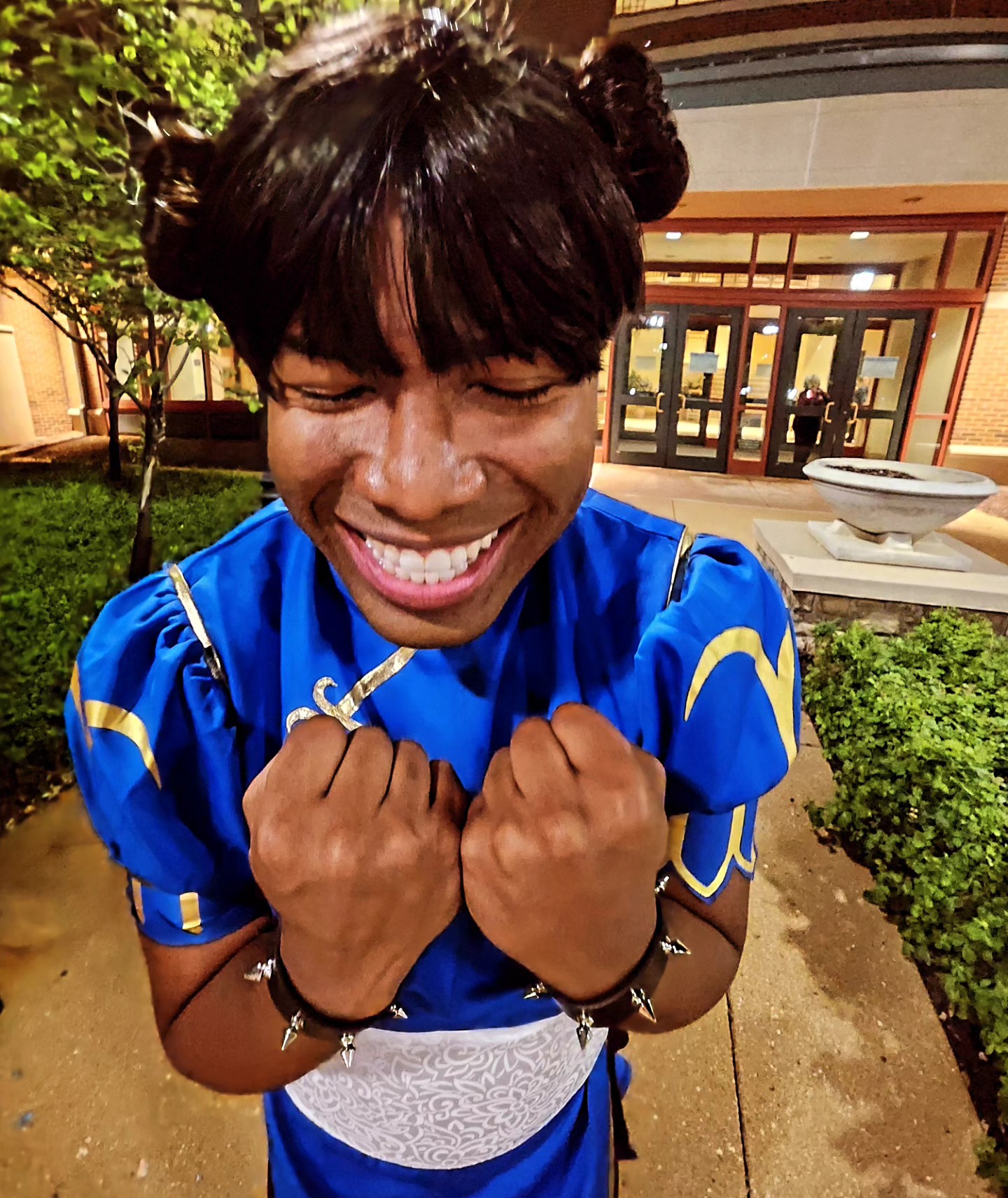 Incoming Chun Li Cosplay | Scrolller