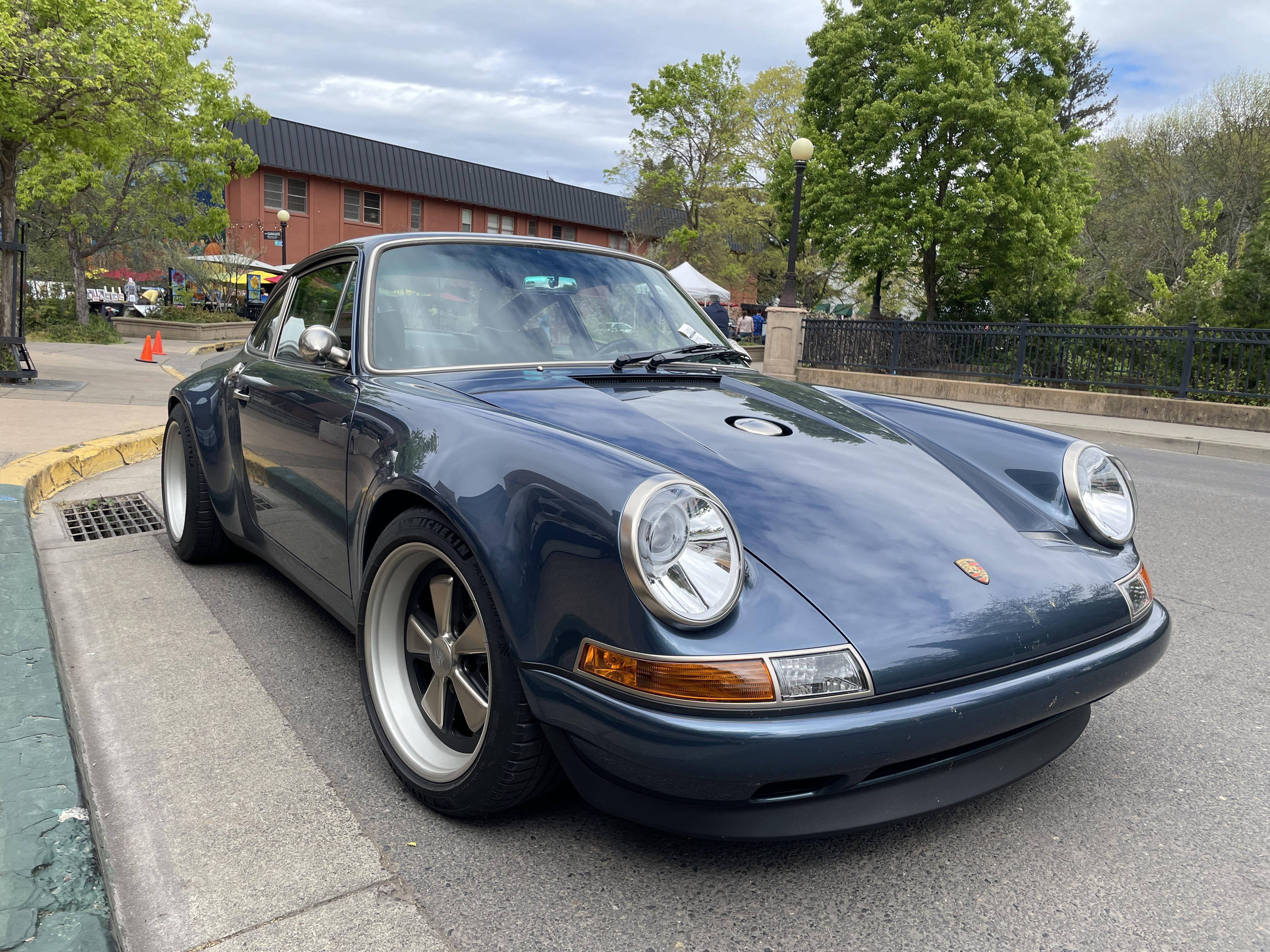 Singer Spotted | Scrolller