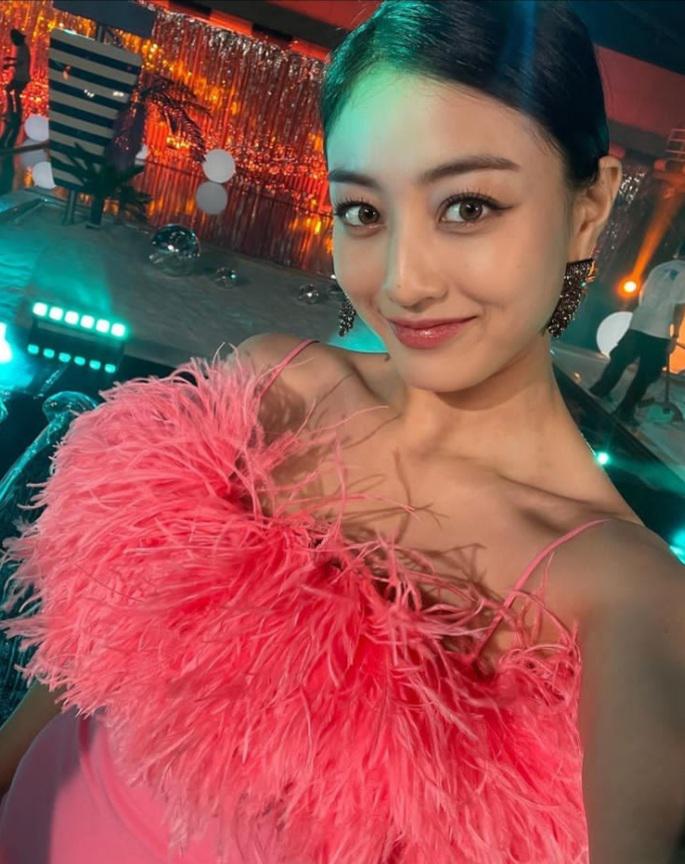 Jihyo is so pretty | Scrolller