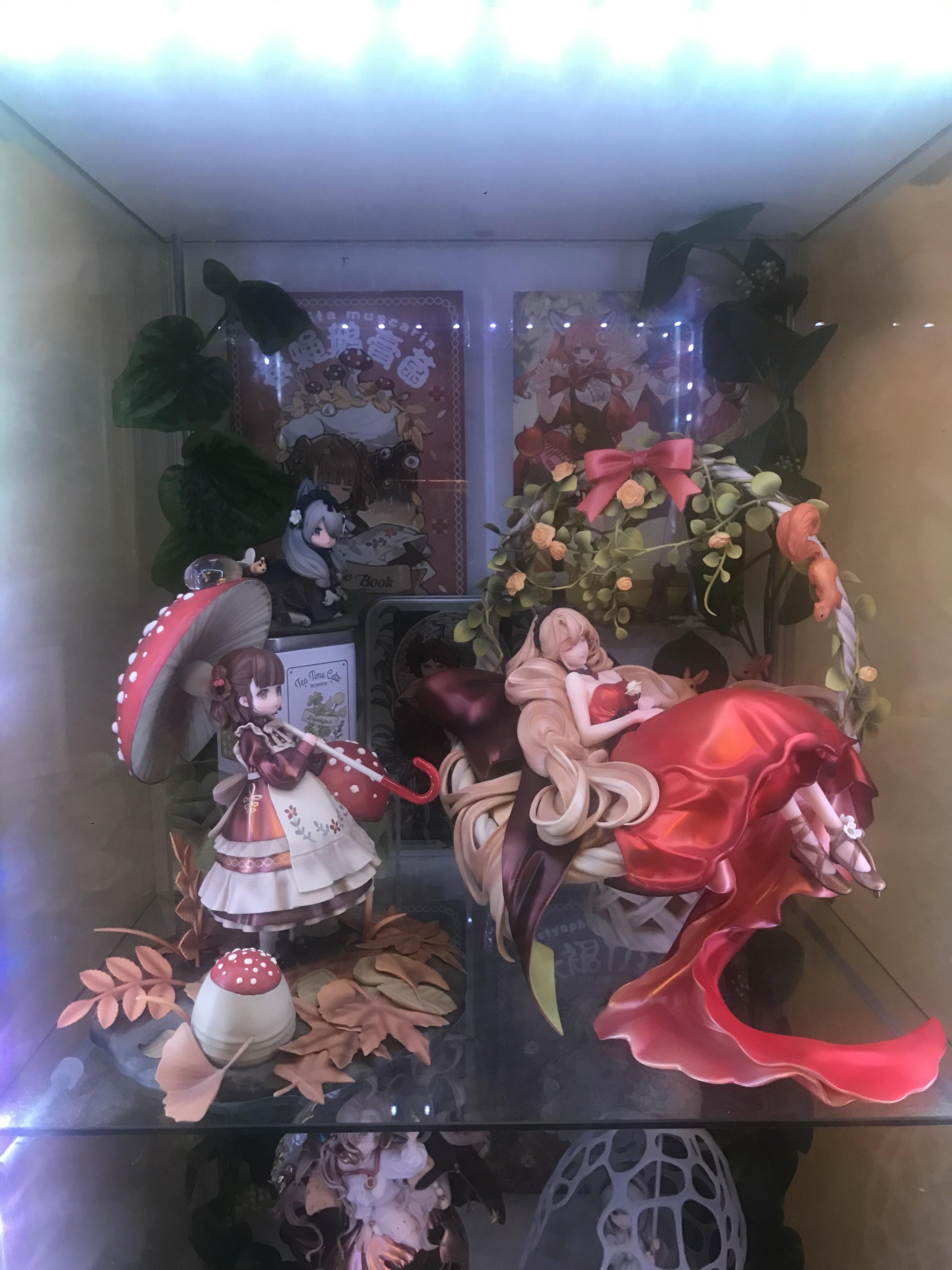 Finished decorating 2/4 of my detolf, how does it look? | Scrolller