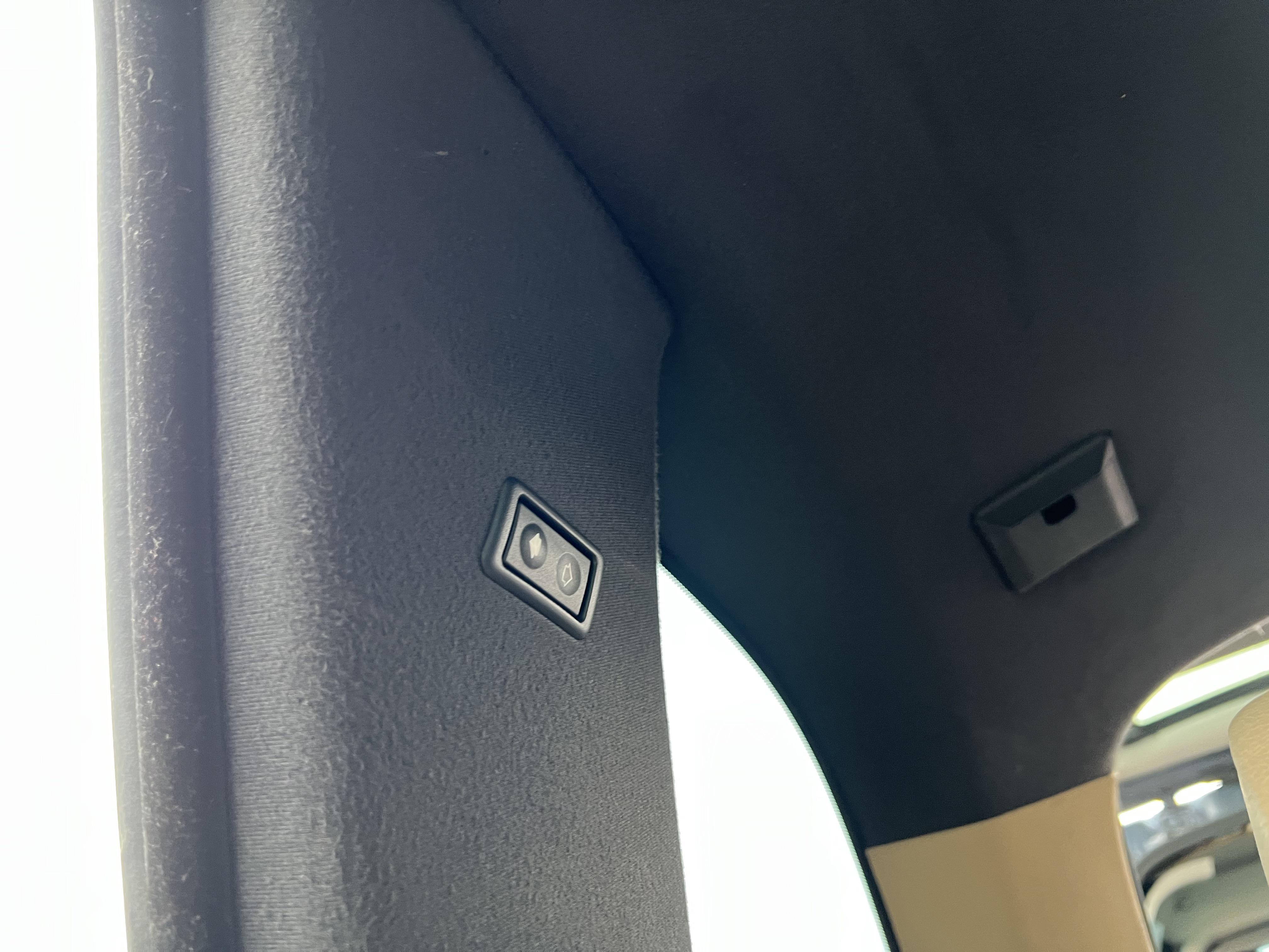 2005 X5 buttons on pillars. Anyone know what they do? | Scrolller