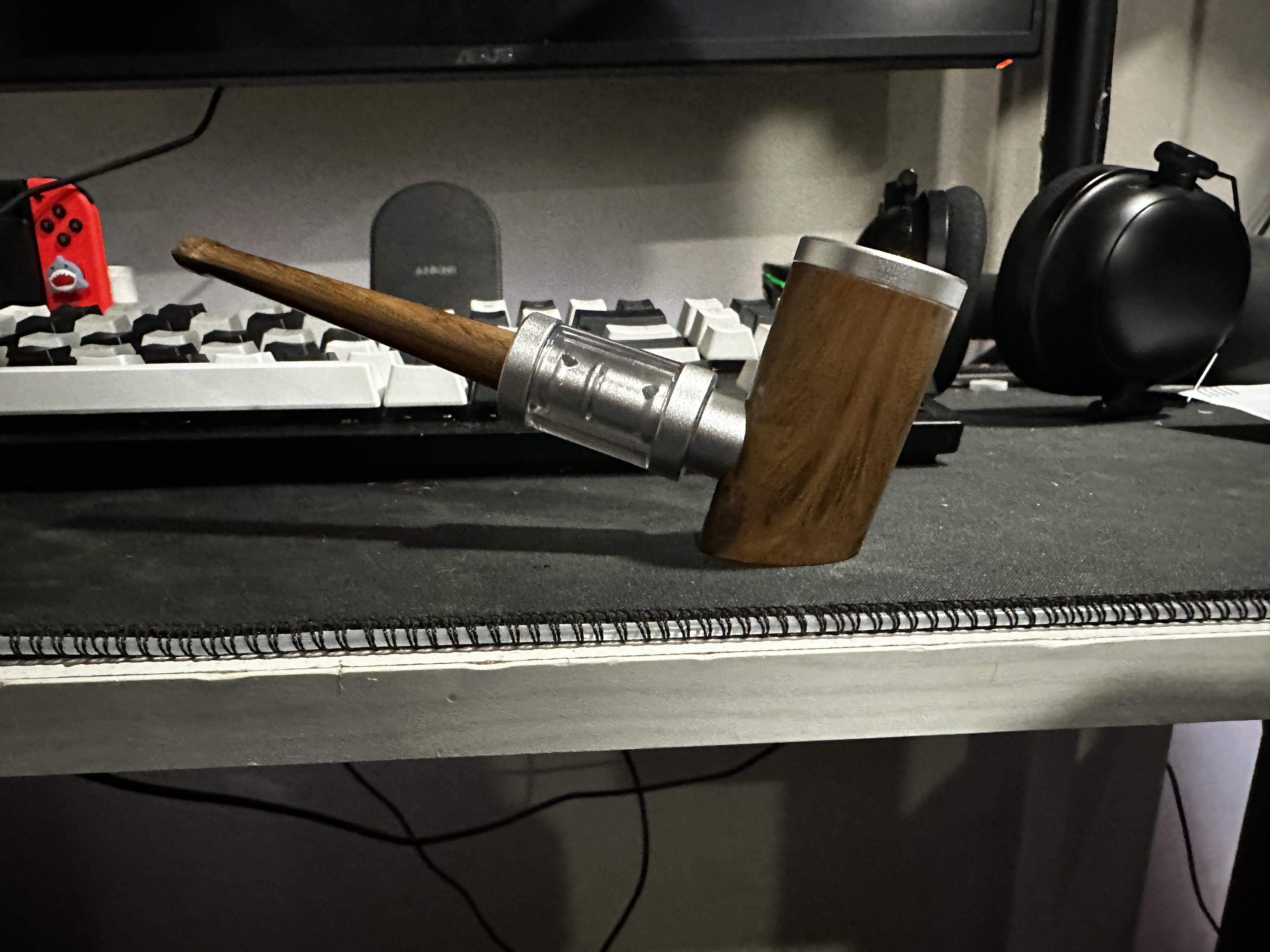 Need help IDing a pipe | Scrolller