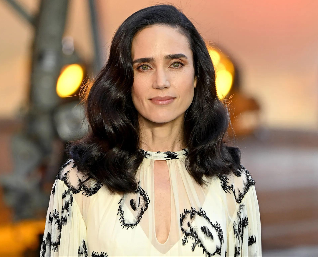 Jennifer | Scrolller