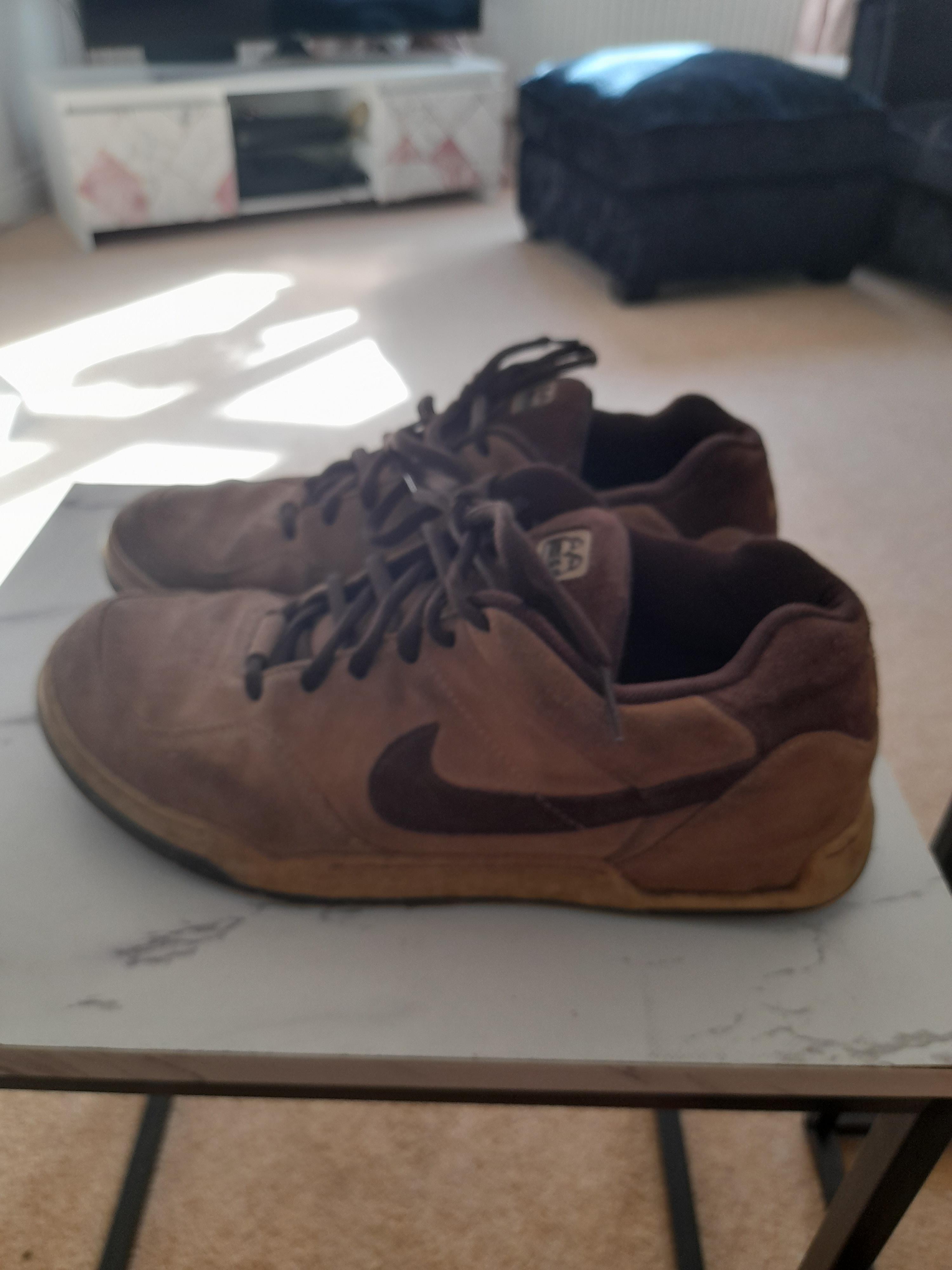 Anyone have any information about thes does and how much they might be worth ? | Scrolller