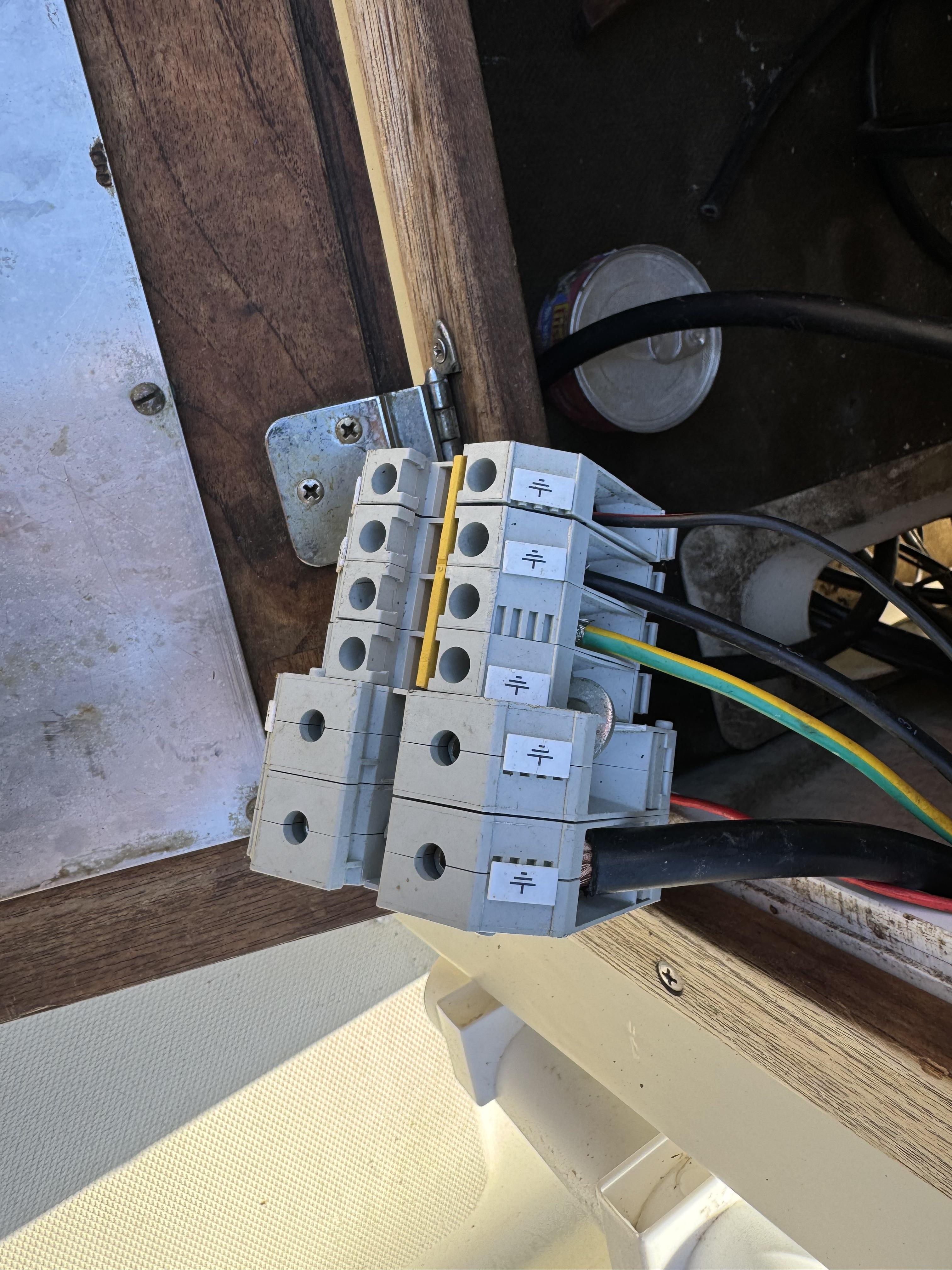 Wiring question. What is this and what should I replace it with.? | Scrolller