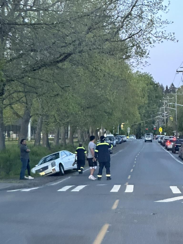 PSA: Please avoid the NE 110th St sinkhole | Scrolller