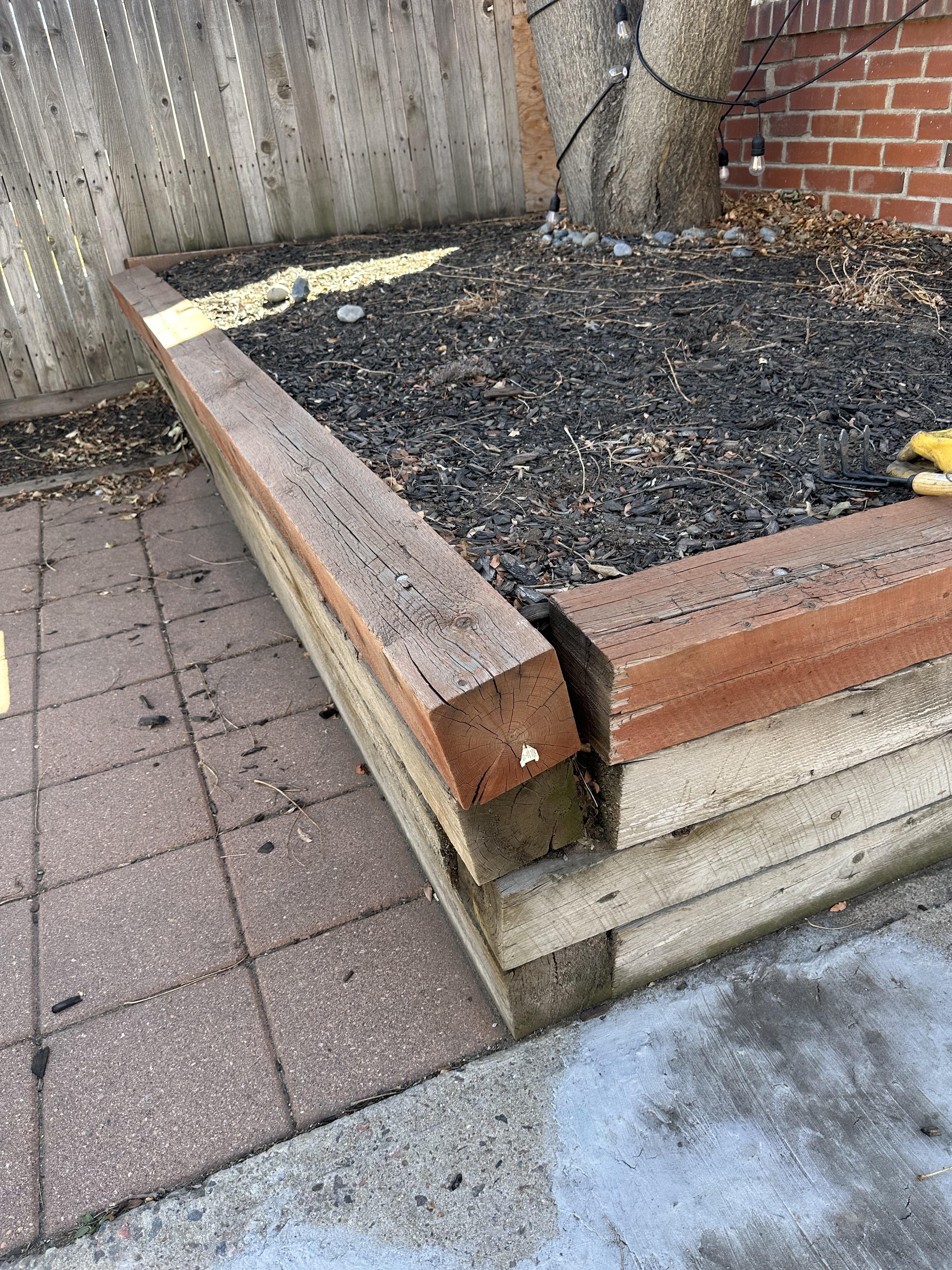 Leaning retaining wall, is this fixable? | Scrolller