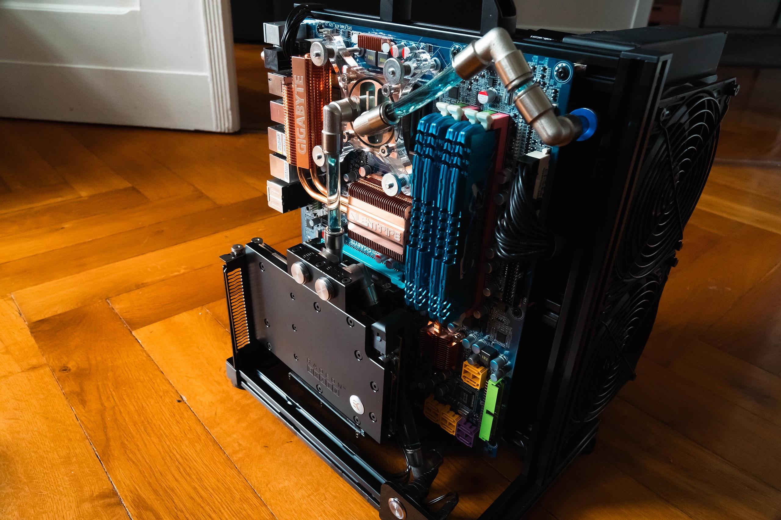 X48 Q9650 Setup on Open Frame | Scrolller