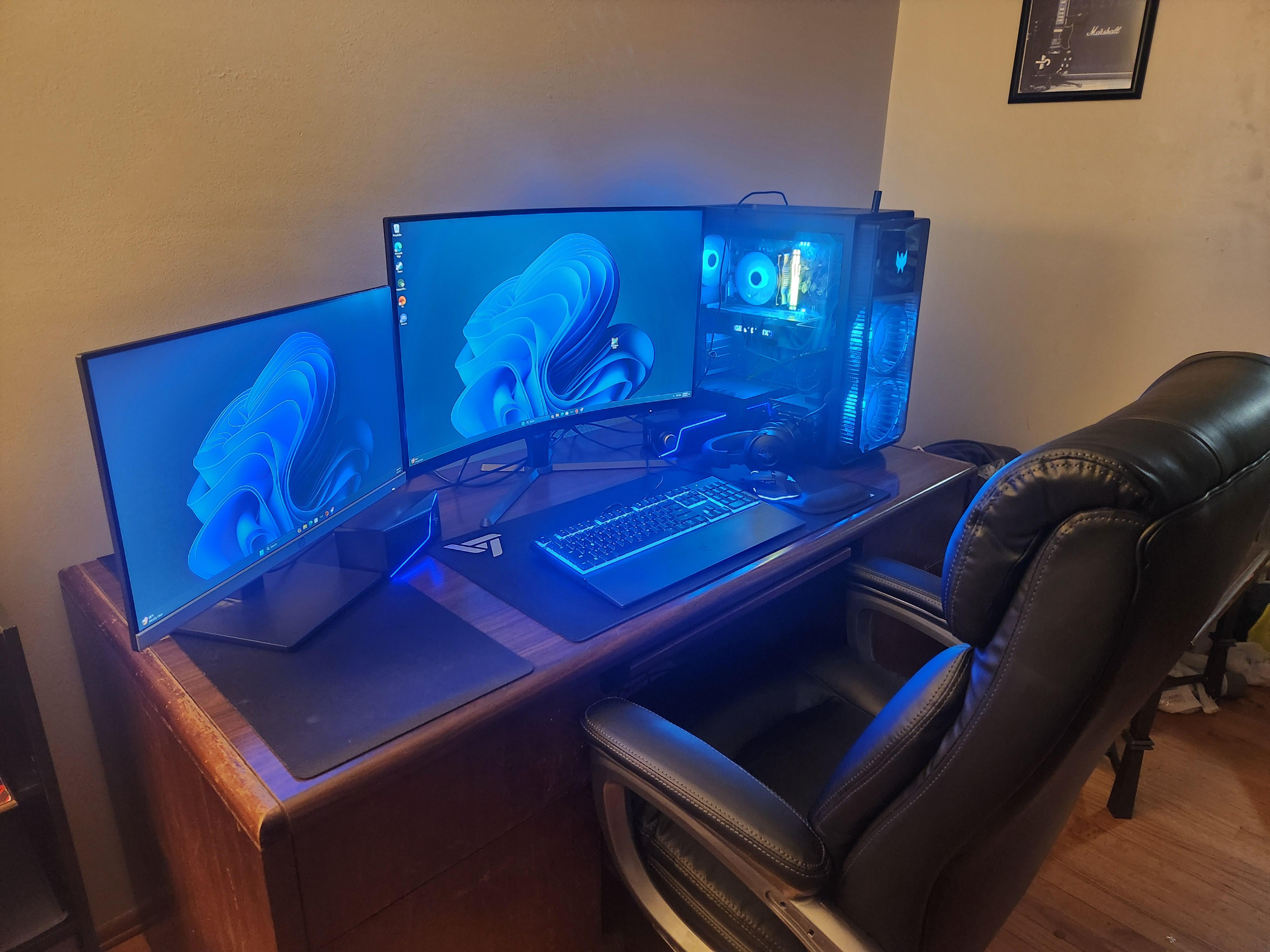 Pc setup now complete, what do you guys think? | Scrolller