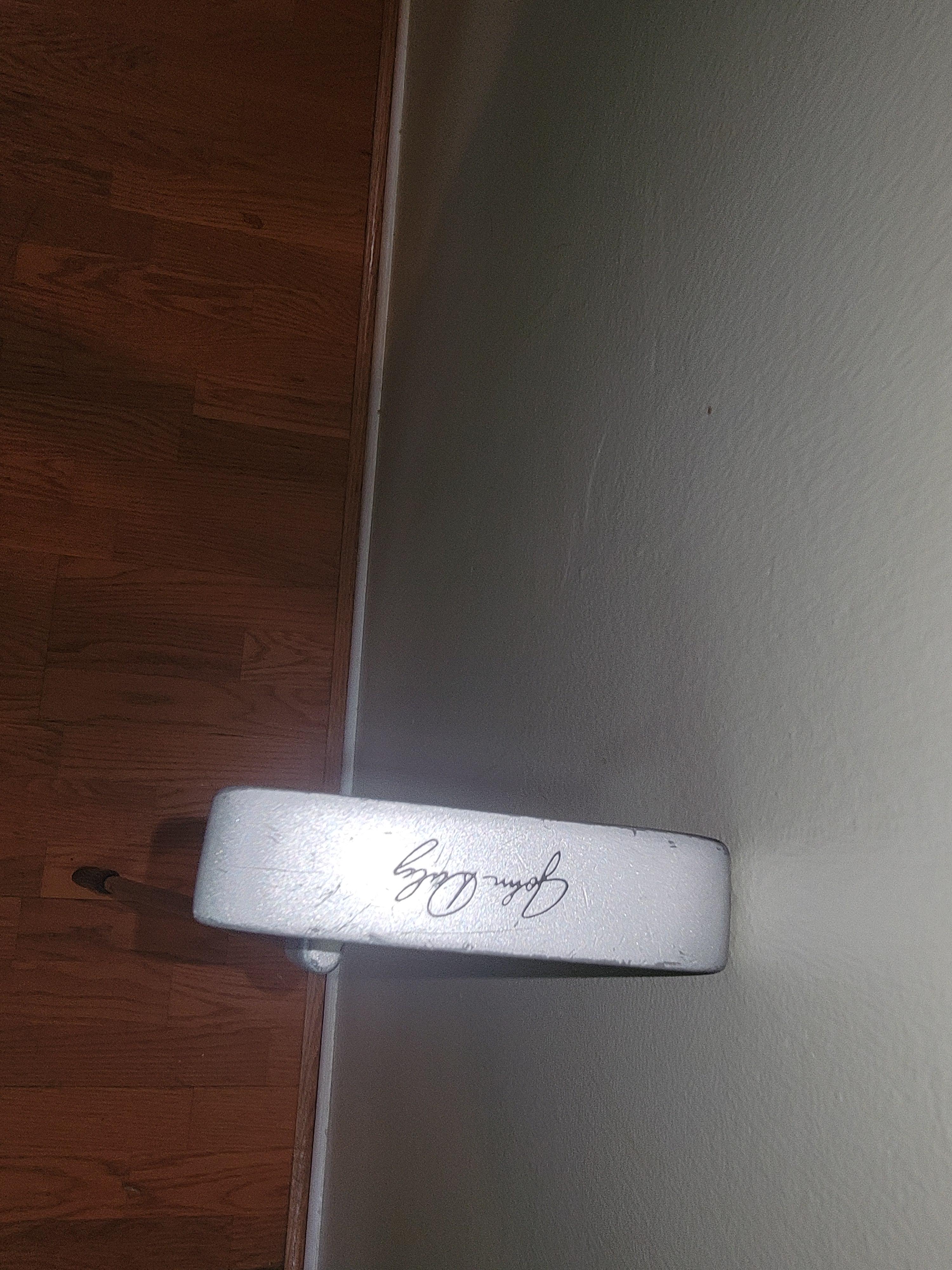 What model is this john daly putter? | Scrolller