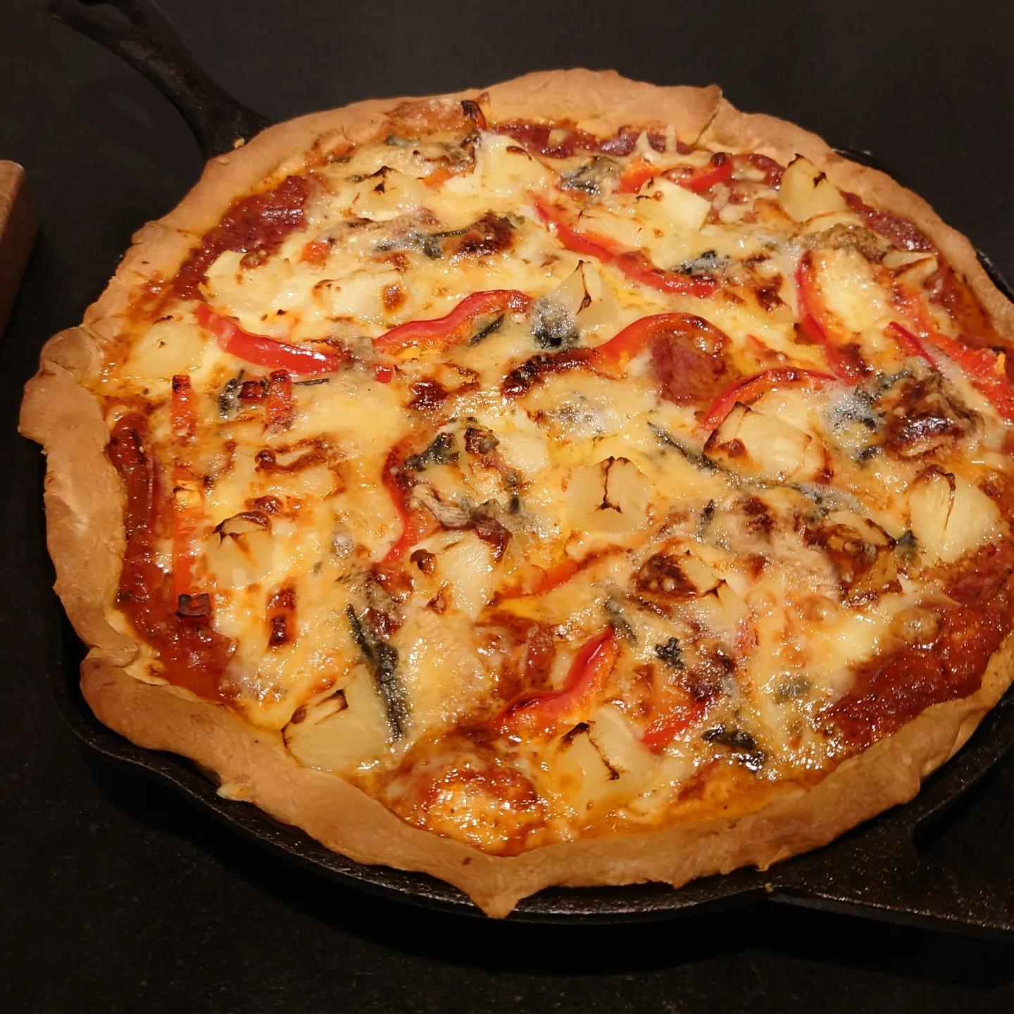 My first cast iron deep dish pizza. | Scrolller