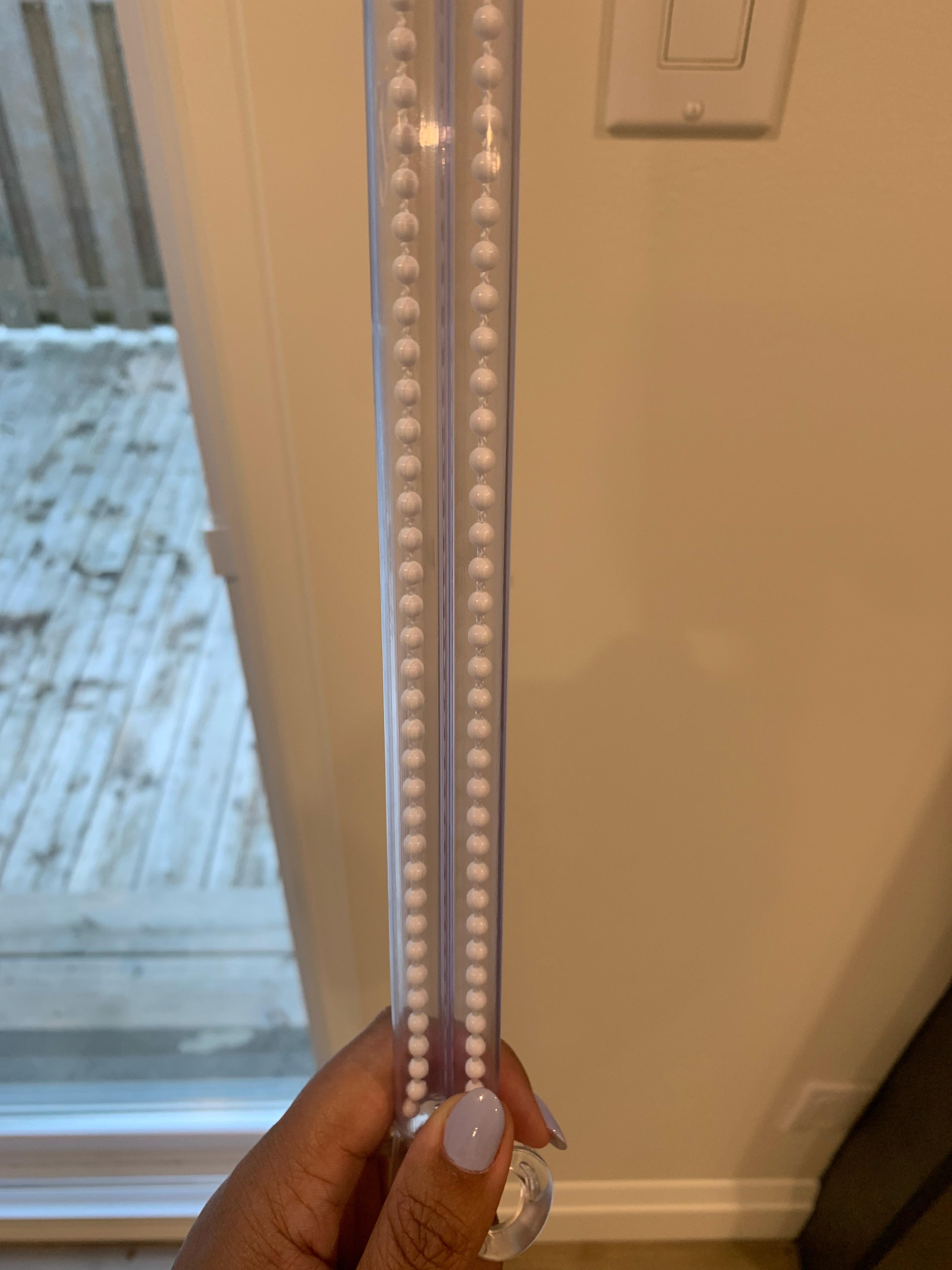 Anyone know how to remove these clear plastic things for blinds? | Scrolller