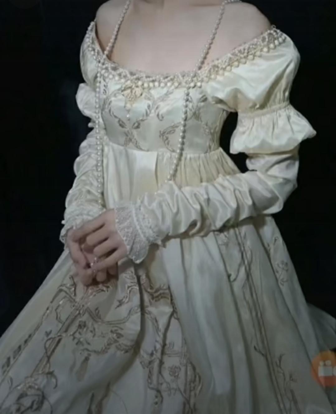 Looking for designer recommendations | Scrolller