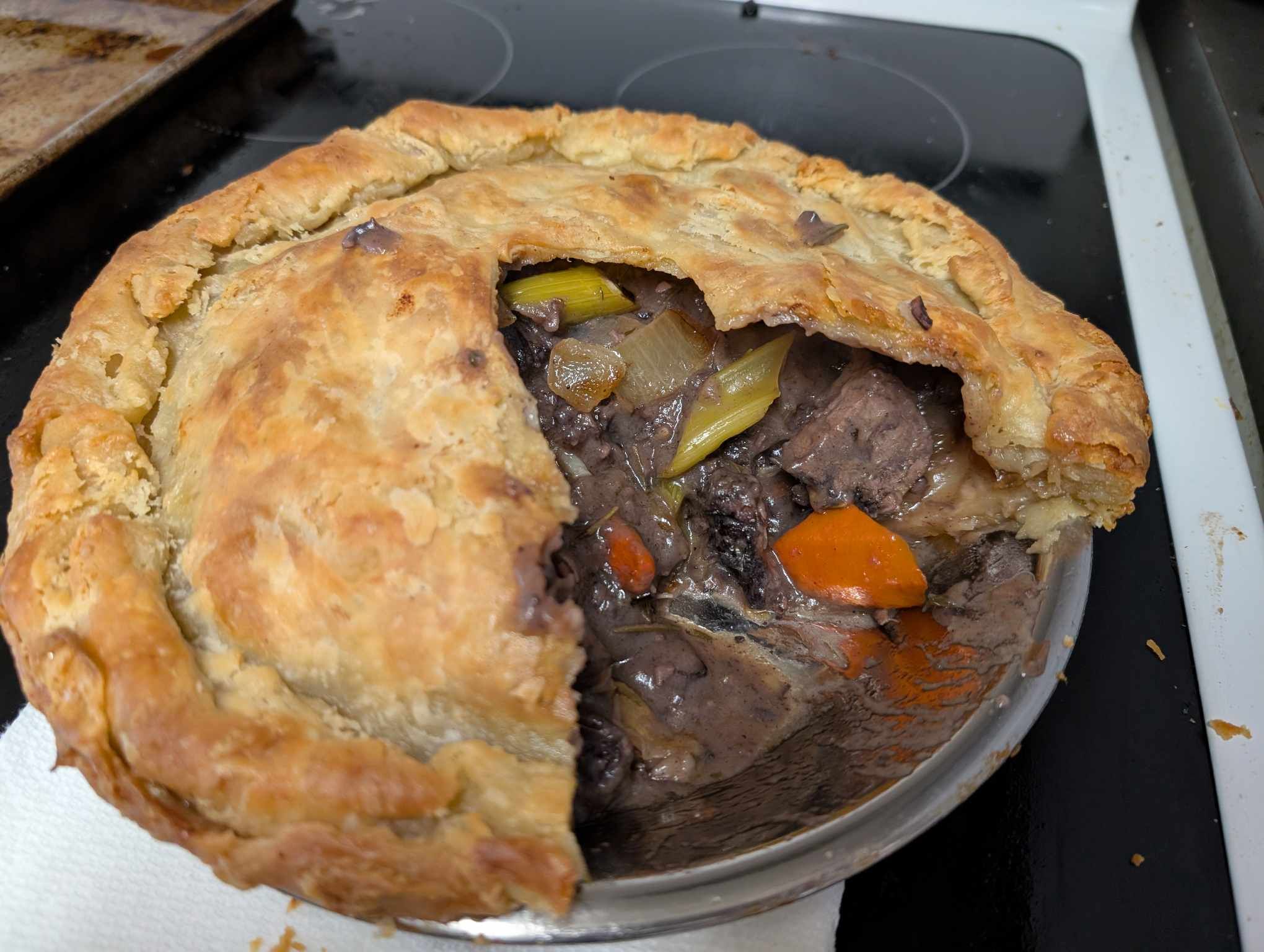 Beef bourguignon pie [HOMEMADE] | Scrolller