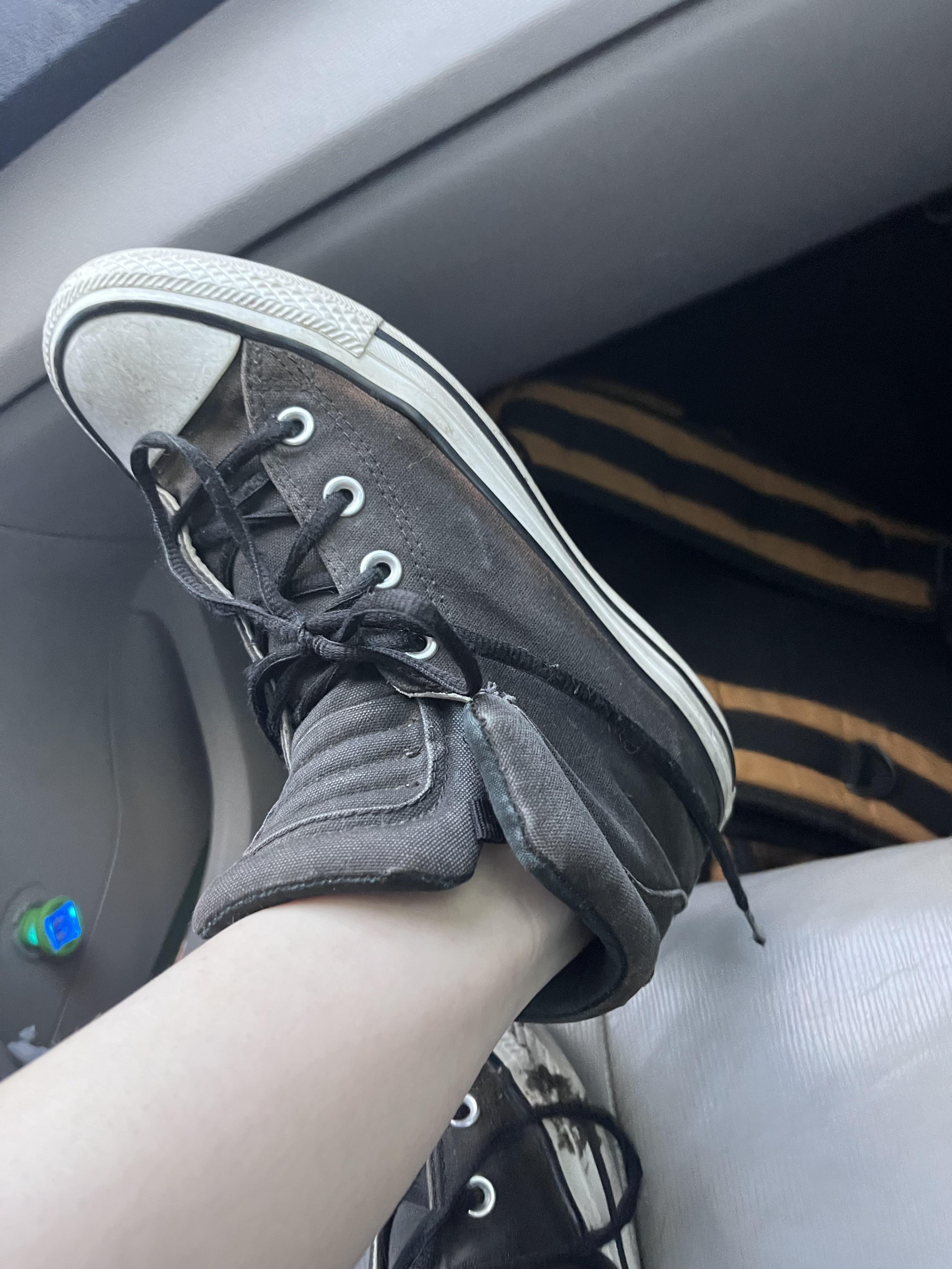 Are these converse Real and what style are they? | Scrolller