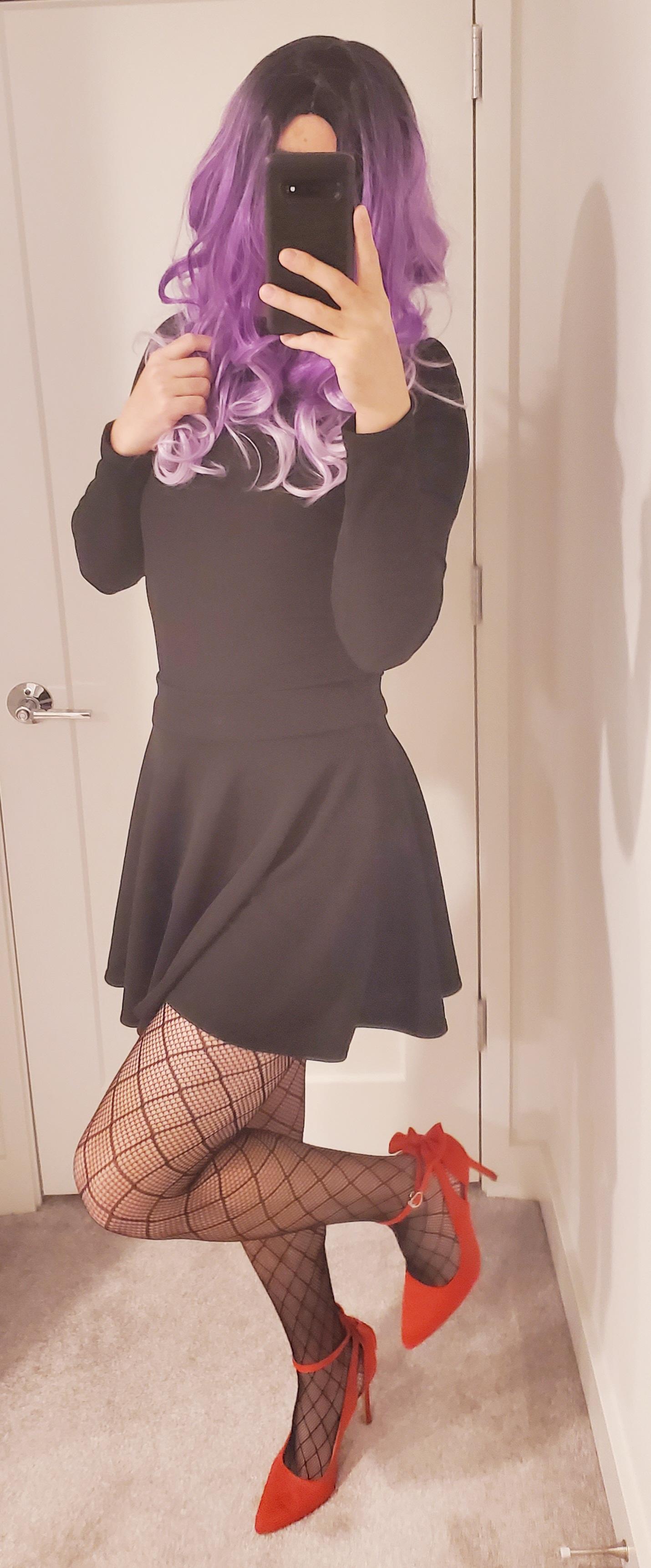 Discover more like Crossdressing: Black top and black skirt can never go wrong and Related ...