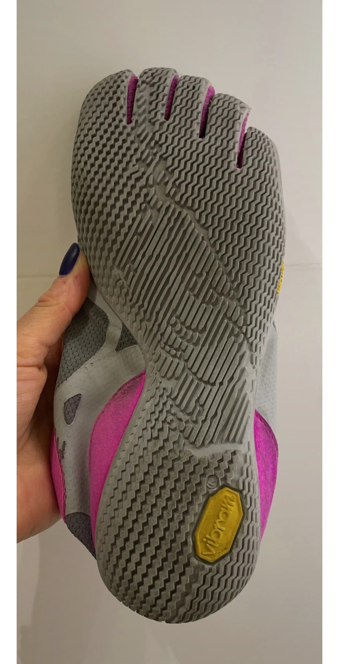 Do these vibrams look legit? | Scrolller