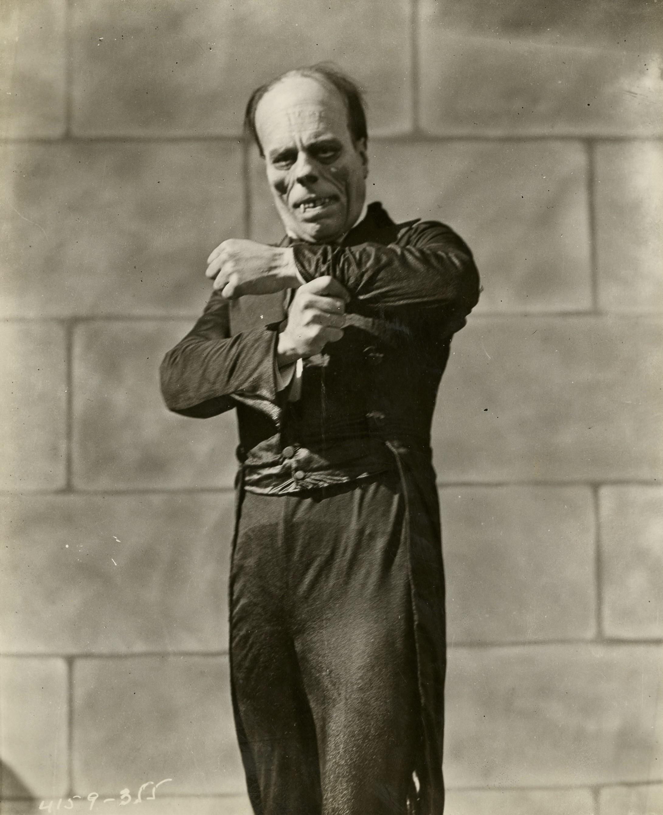 Lon Chaney behind the scenes of The Phantom of the Opera 1925 | Scrolller