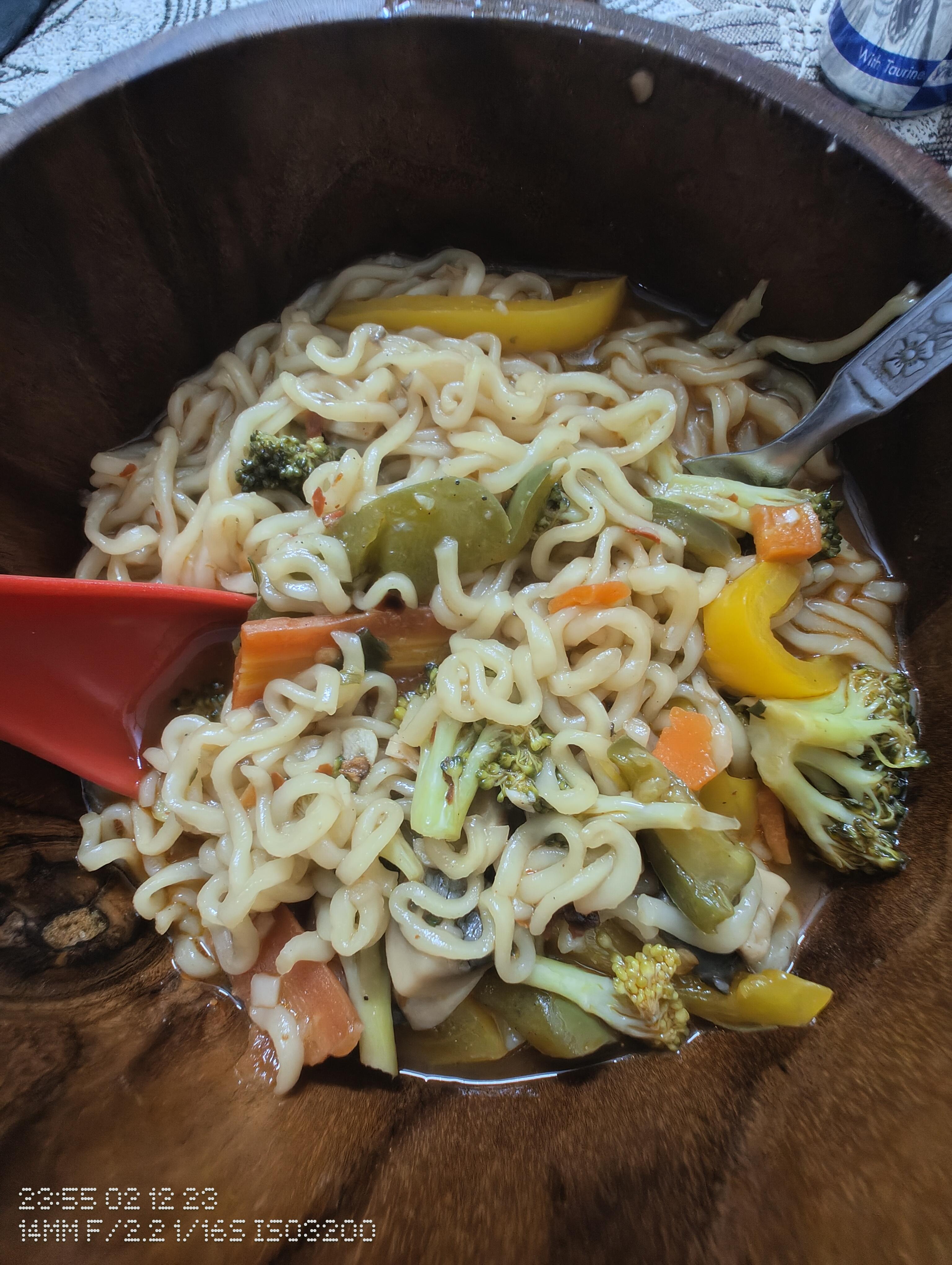 I added veggies to Nong-Shim shin ramyun. How does it look? | Scrolller
