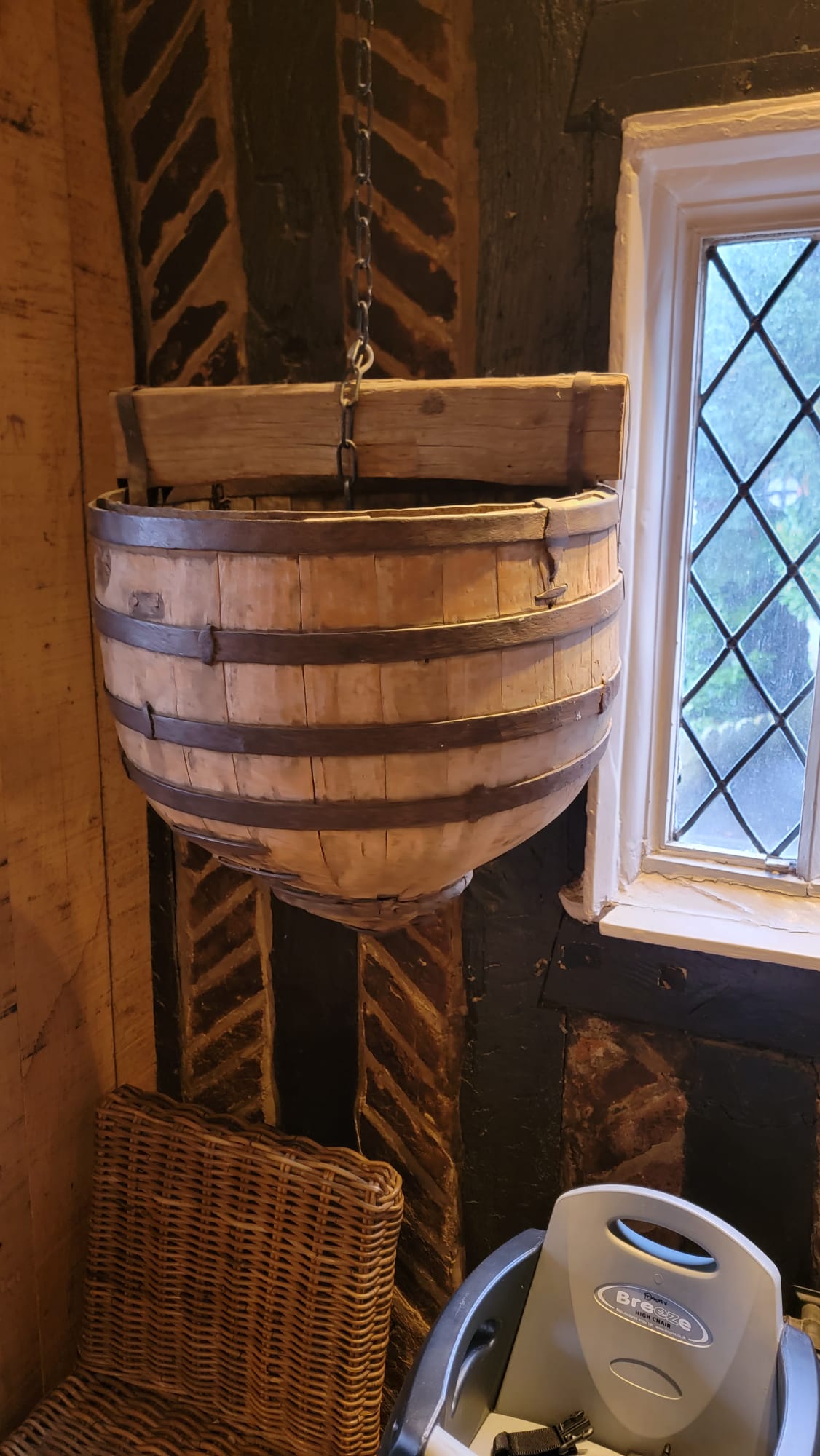 What is this wooden hanging basket? | Scrolller