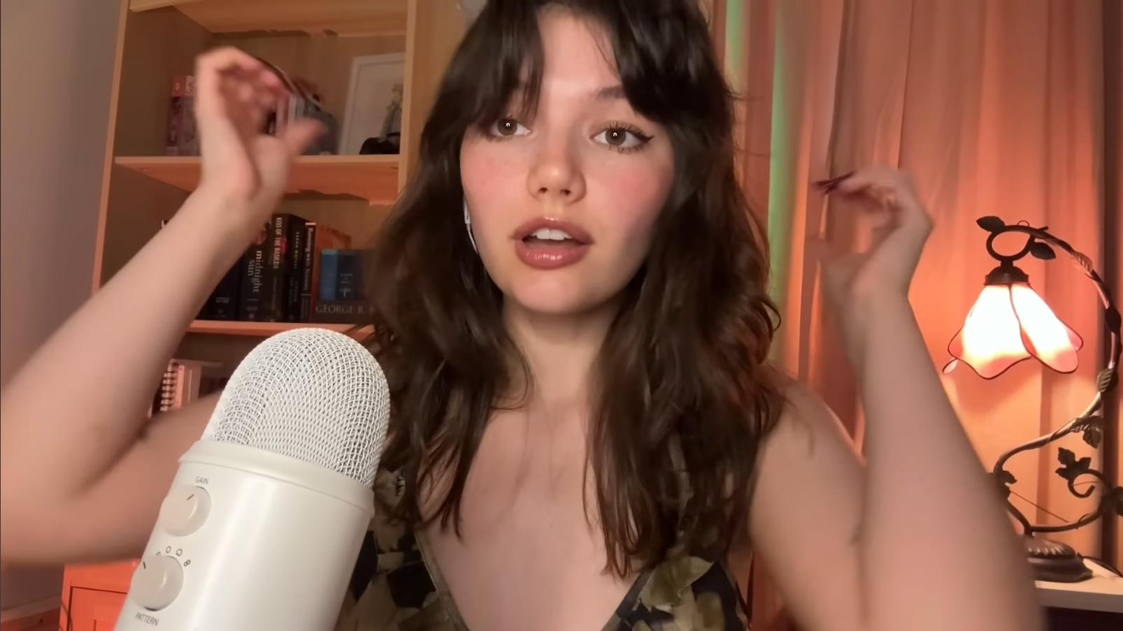 Jules ASMR | Scrolller