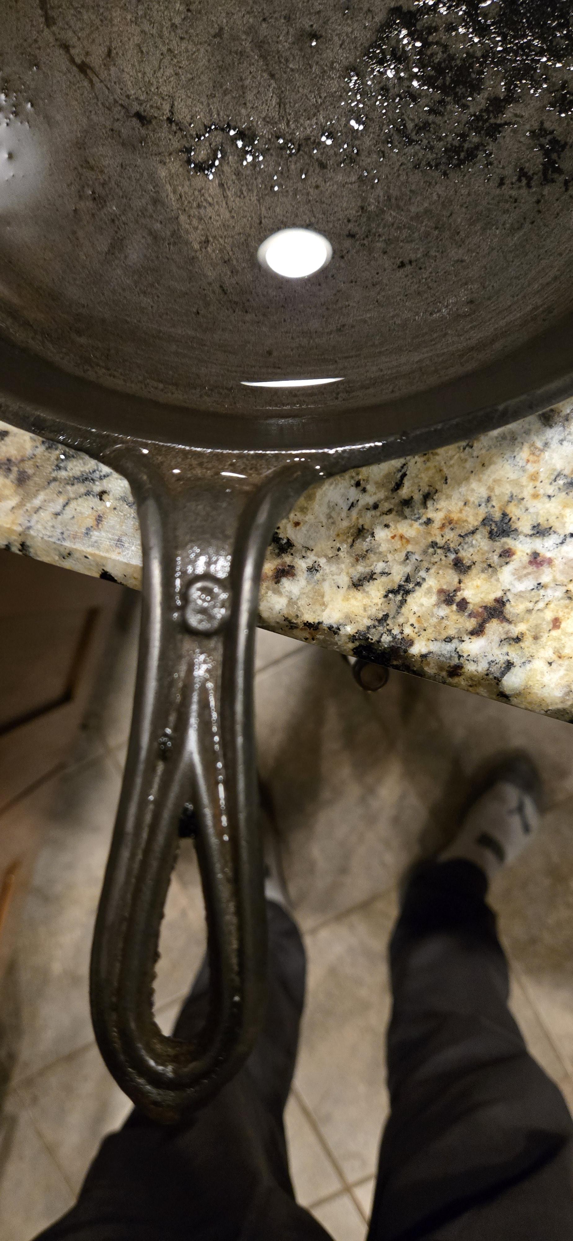 Any id clues on gate marked skillet? | Scrolller