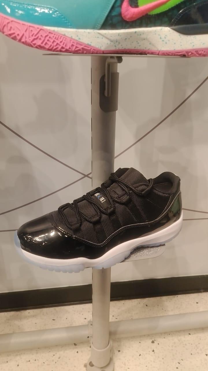 Help me choose | Scrolller