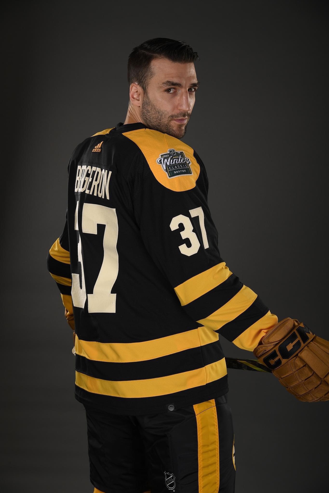 Patrice Bergeron debuts the full Winter Classic kit | Scrolller