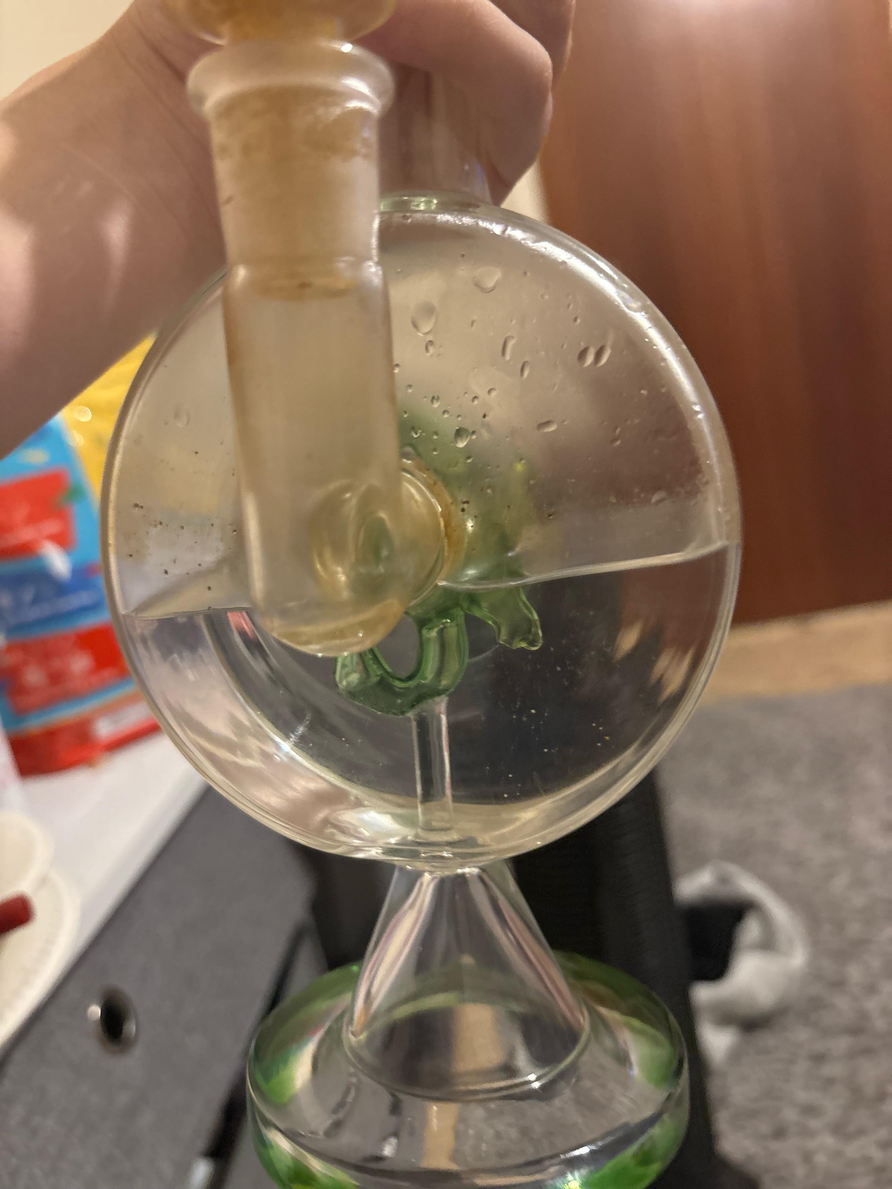 How to use this bong ¿ | Scrolller