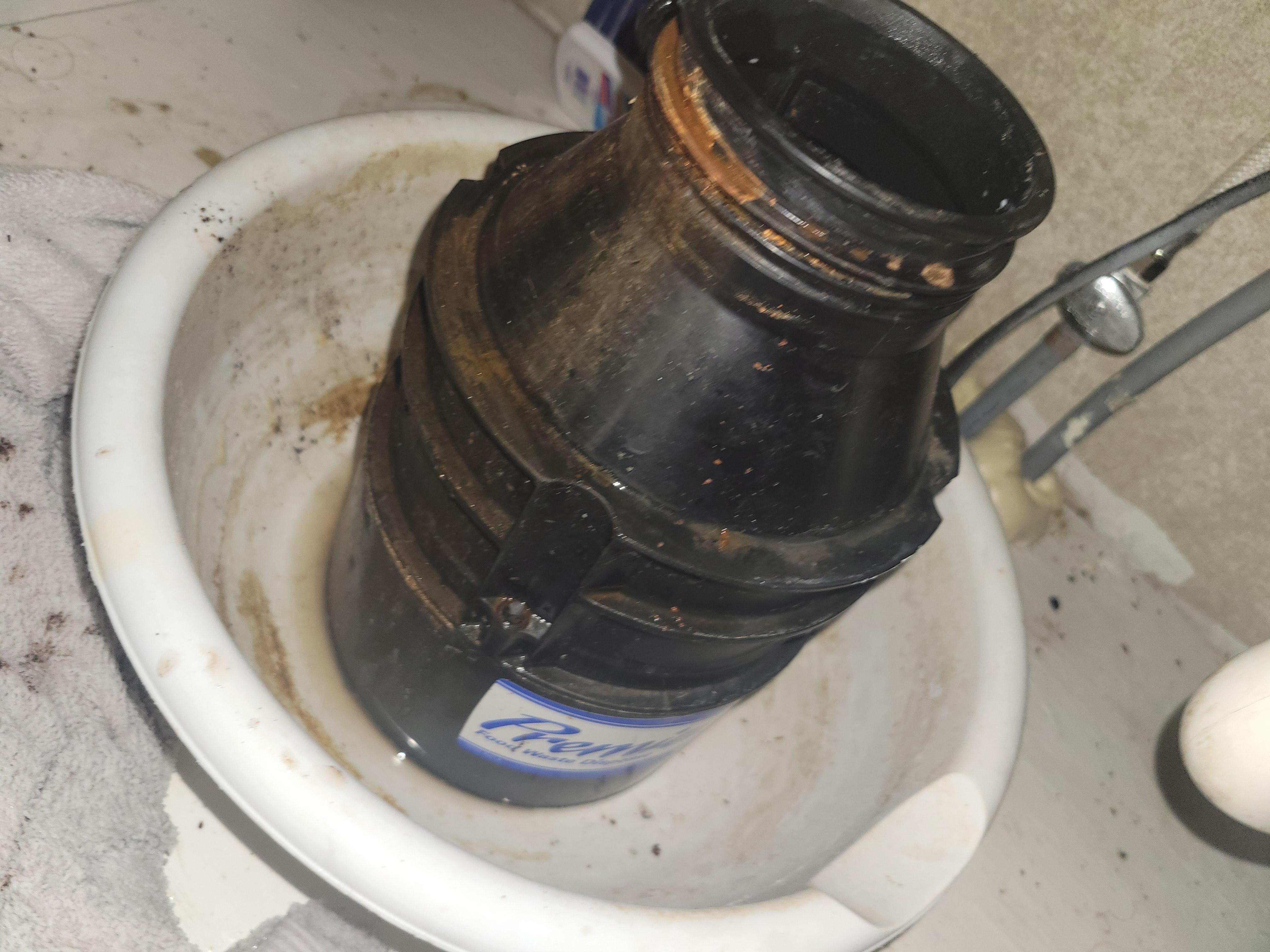 Garbage disposal leaking | Scrolller