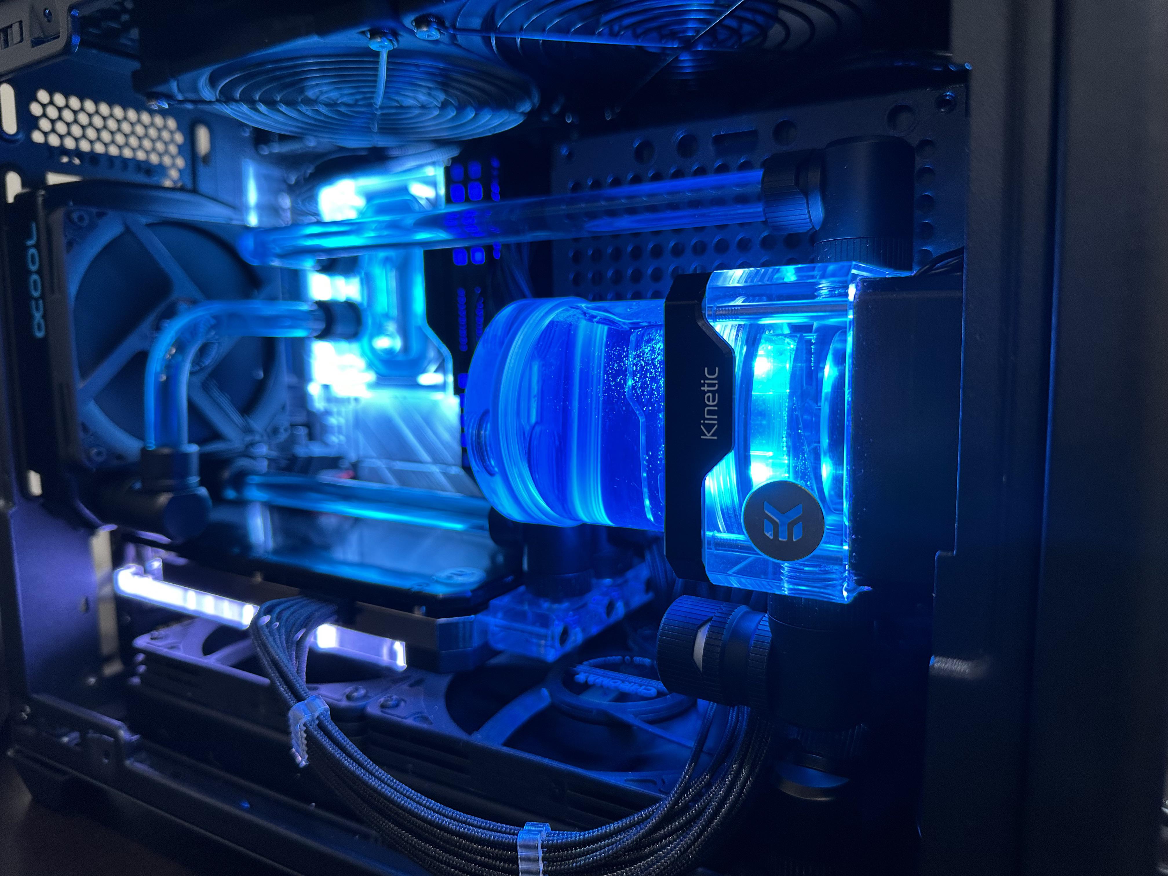 First Custom Loop in the NR200P! | Scrolller