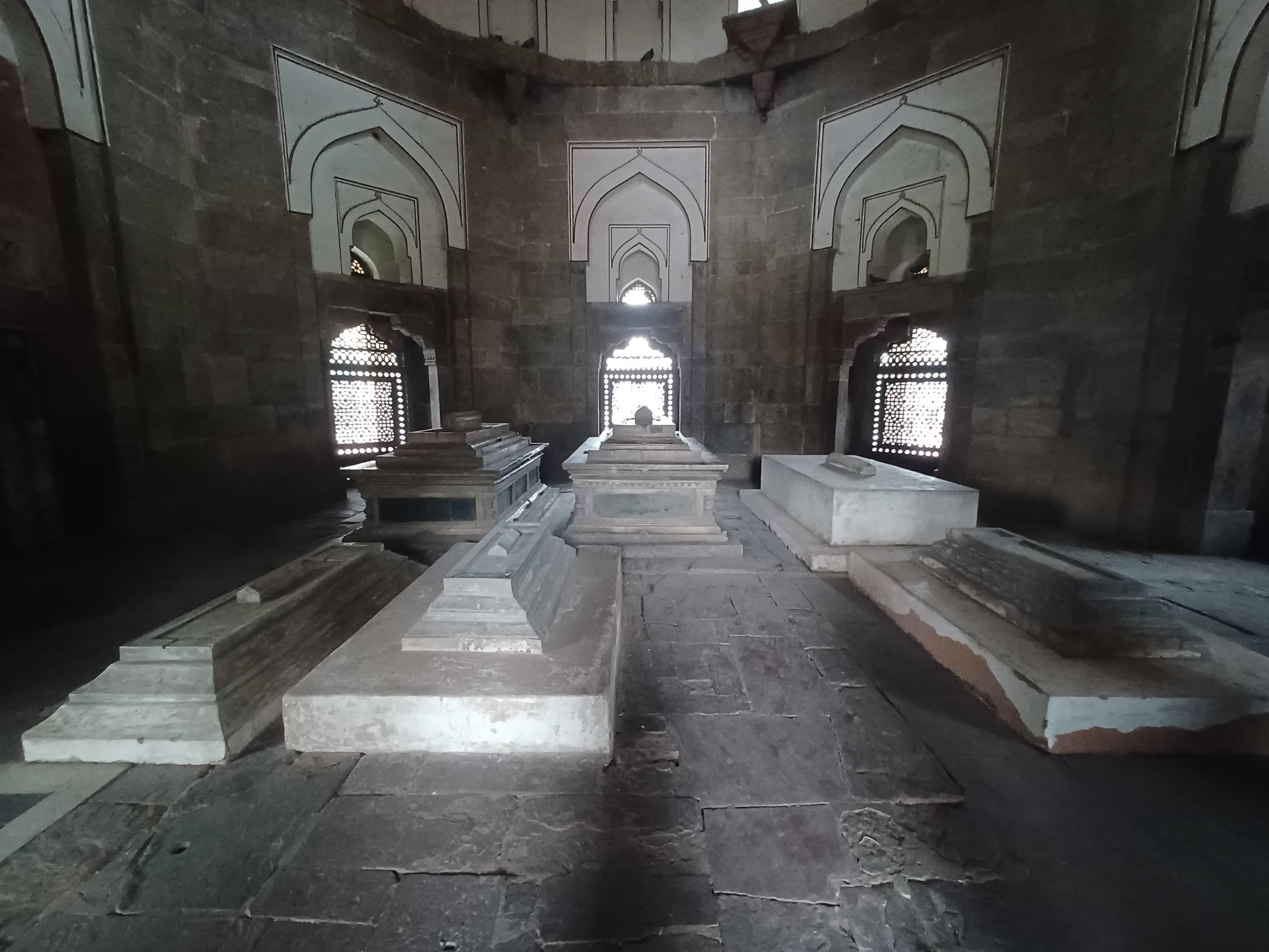 Some cool looking graves I saw in Humayun's tomb complex | Scrolller