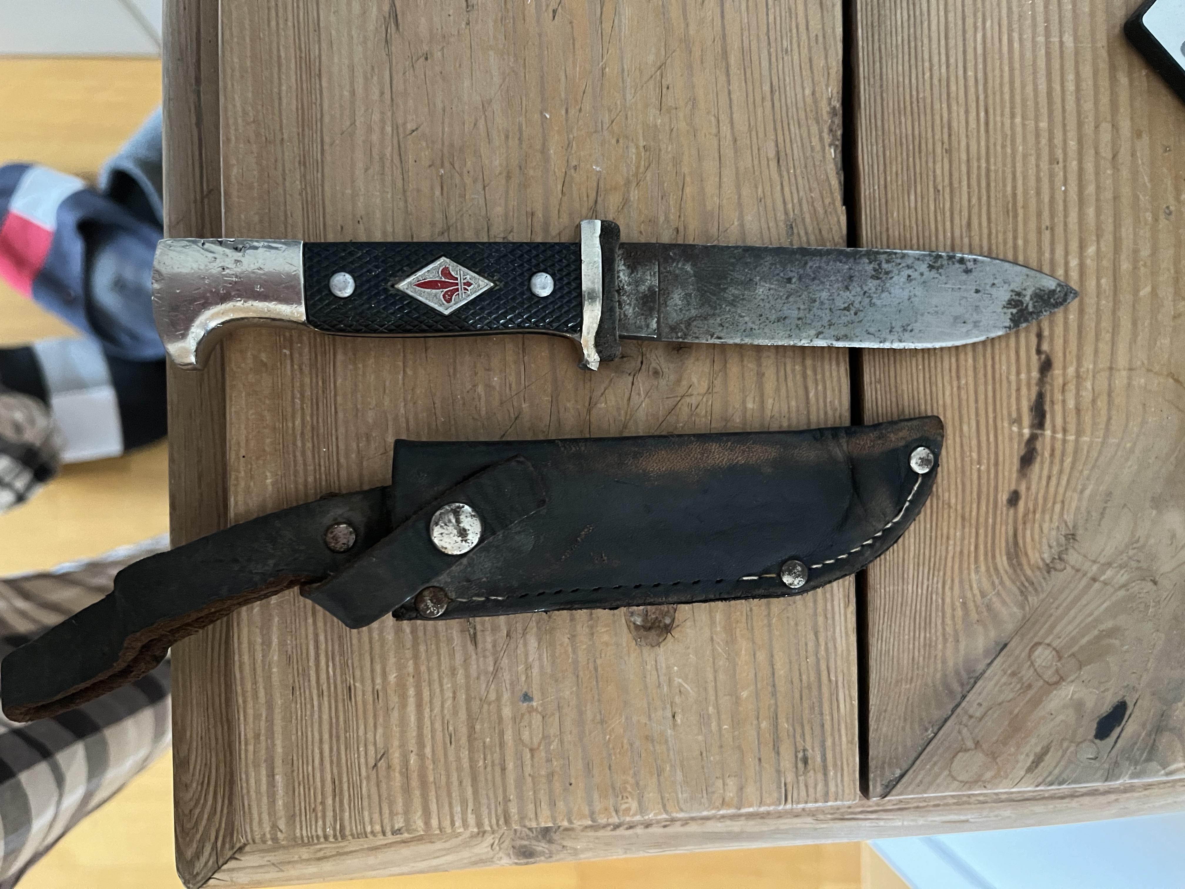 Anyone knows something about this knife | Scrolller