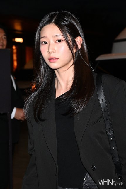 241020 Kim Minju @ Comedian Jo Seho's Wedding Ceremony | Scrolller