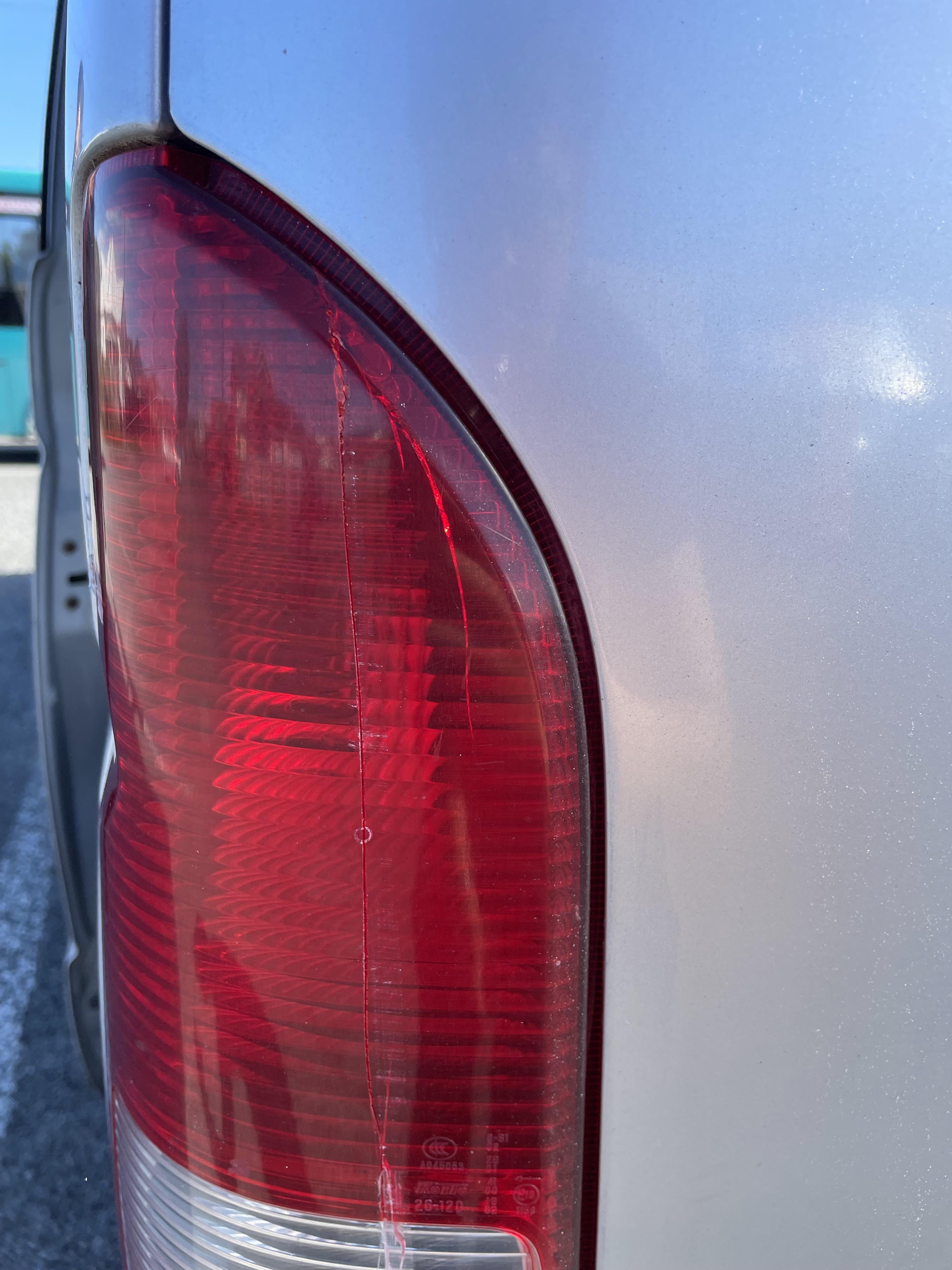 Cracked tail-light | Scrolller