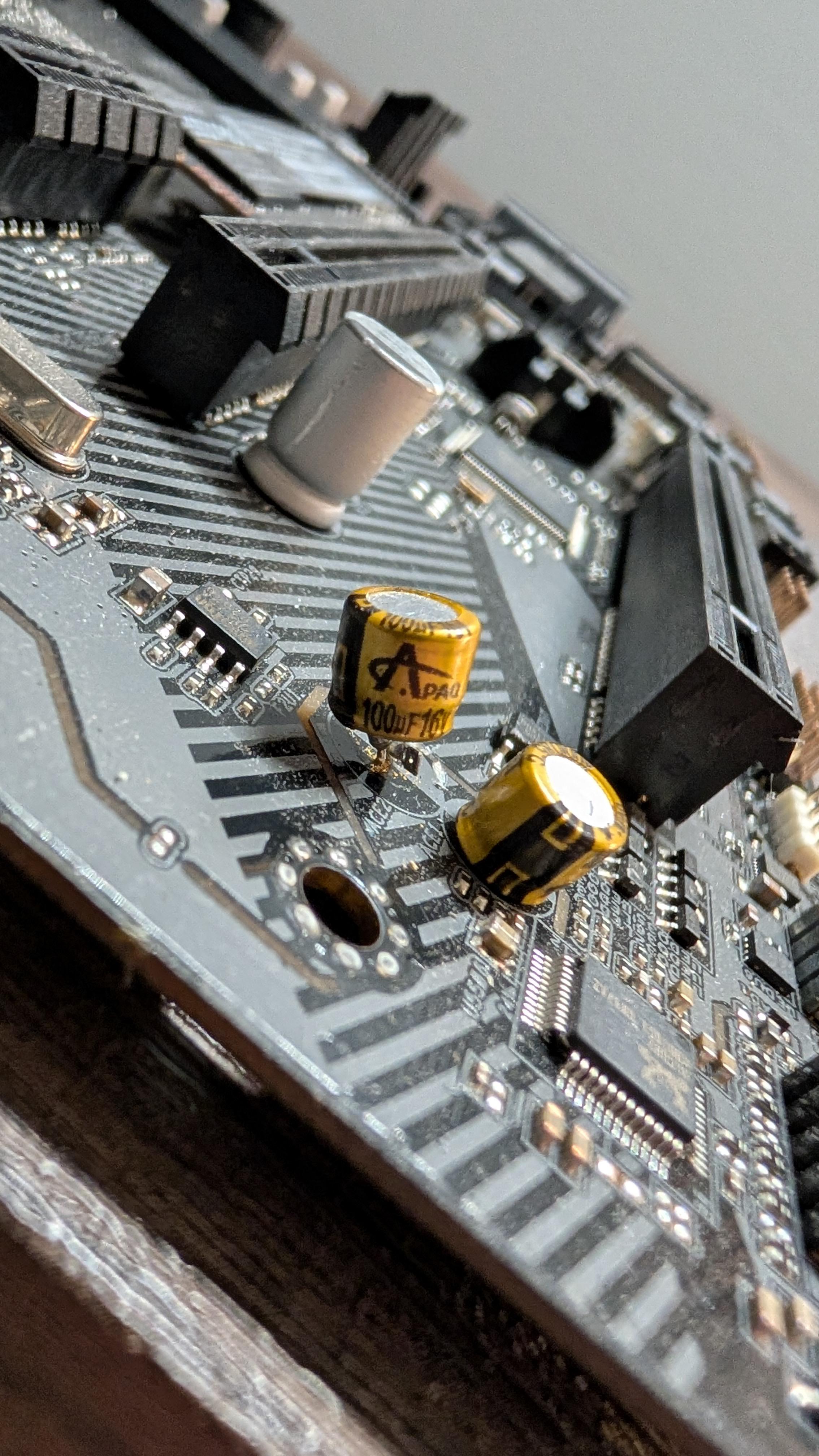 PC keeps crashing randomly (Screen and audio disappear, no crash report ...