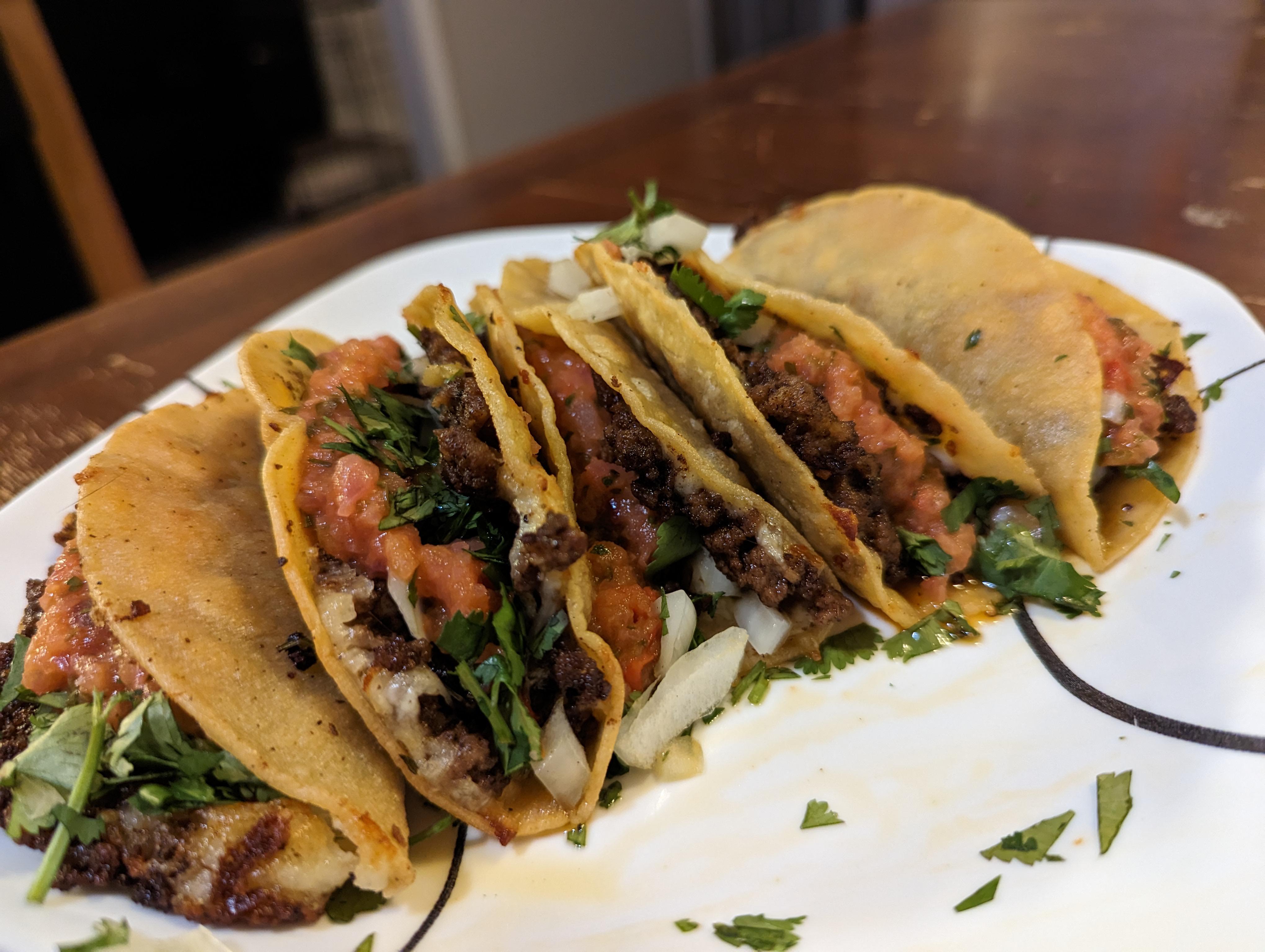 Ground beef tacos with homemade salsa [homemade] | Scrolller