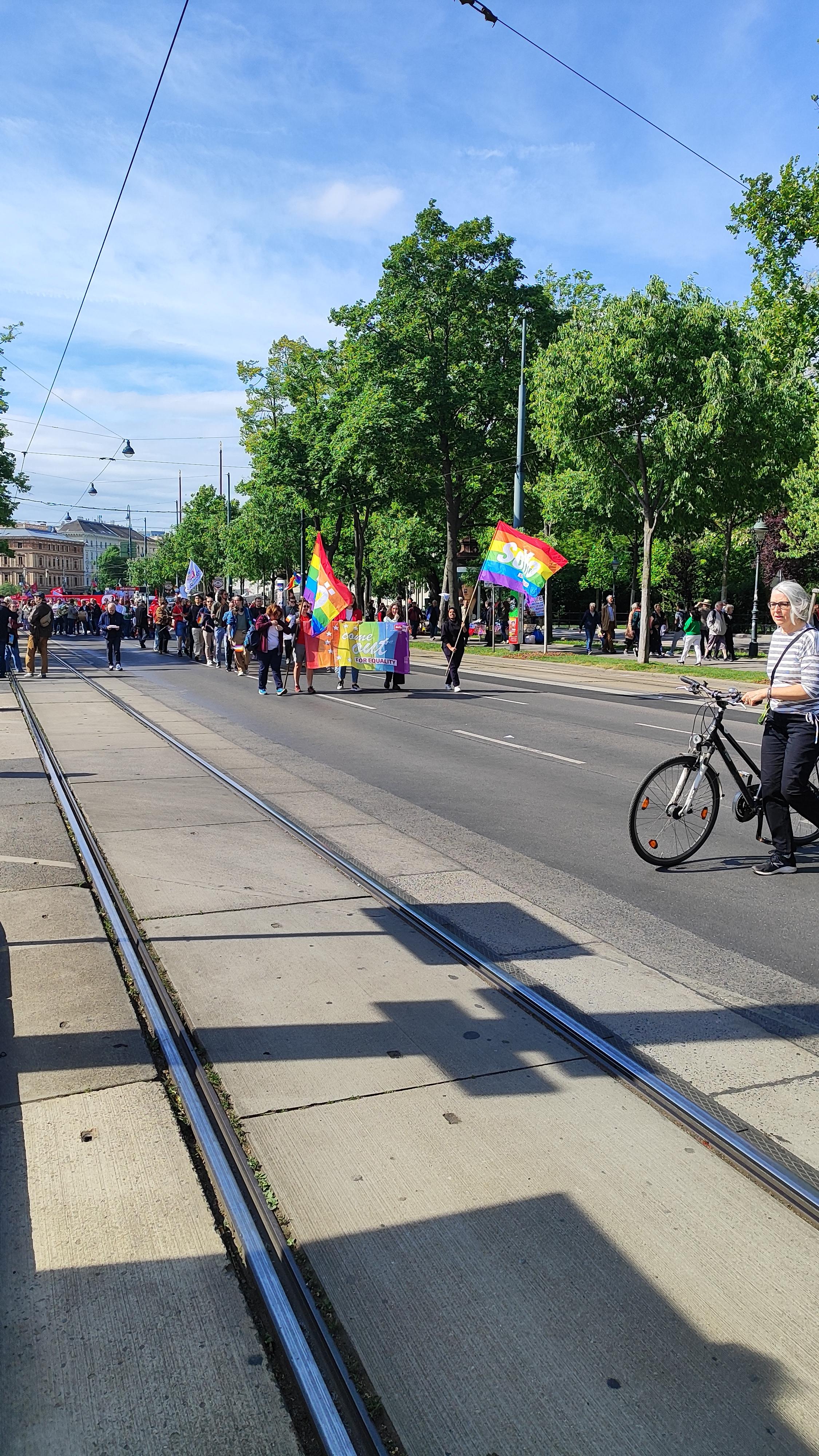 Hoch der 1.Mai! | Scrolller