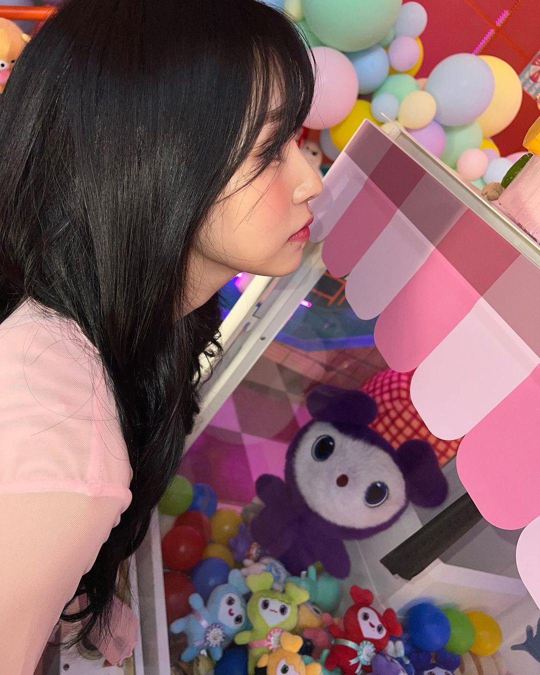 221124 Mina Instagram Update - Pretty Mina | Scrolller