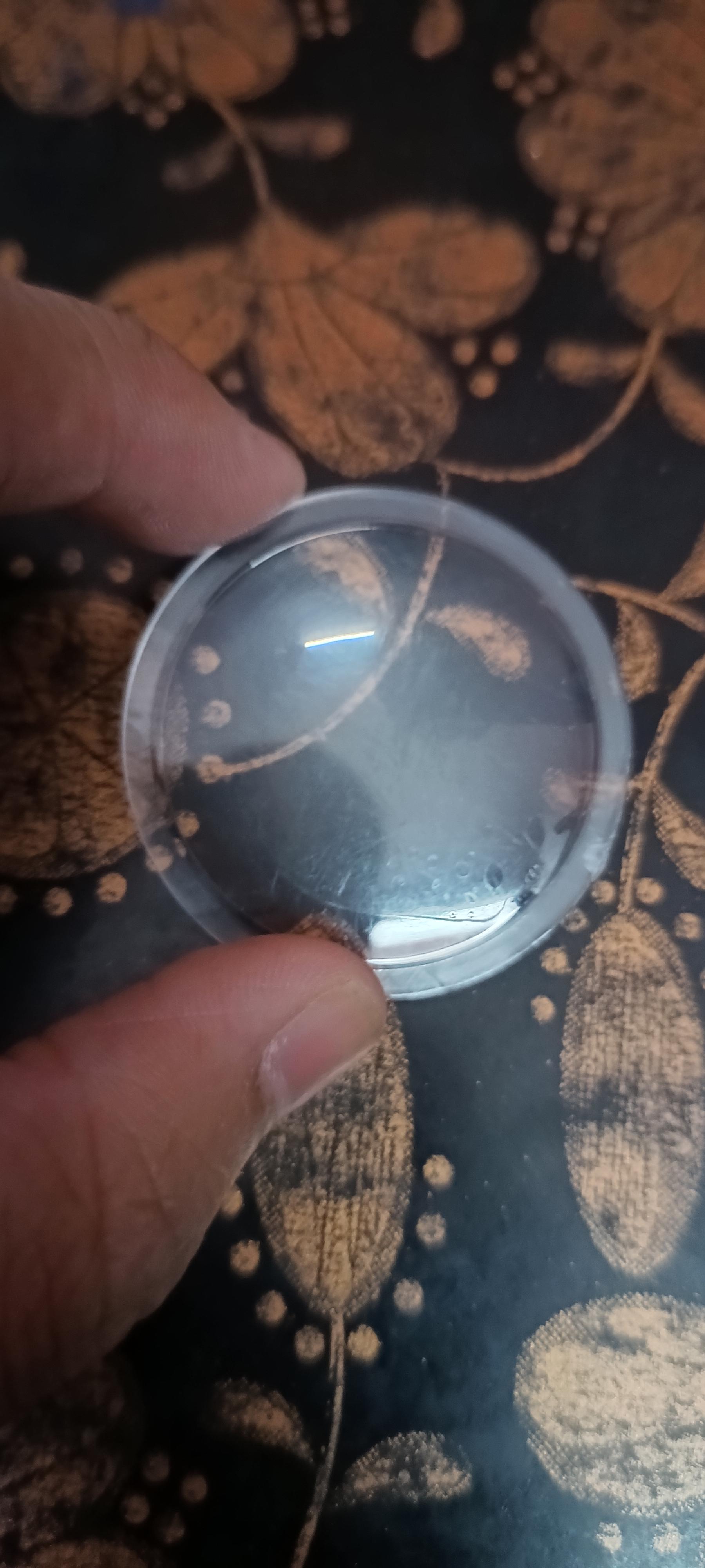 Do anyone know how to remove the layer from lens | Scrolller