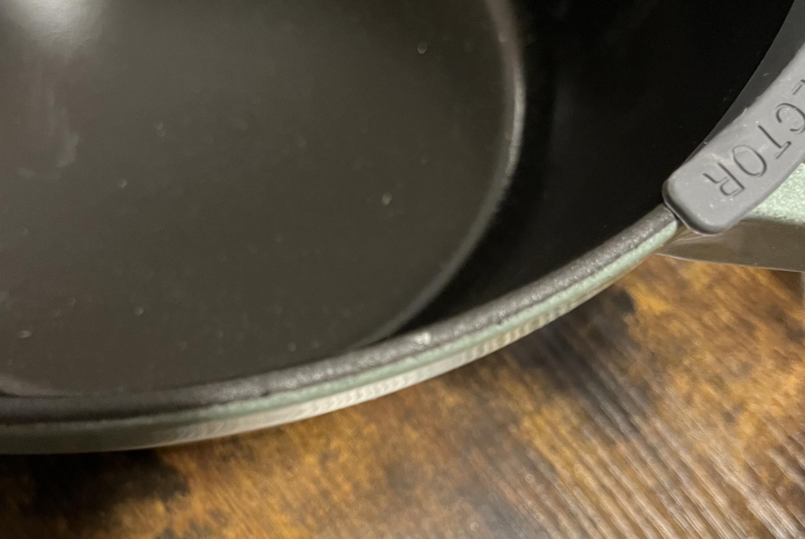 Are these chips anything to be worried about on this new Staub set? | Scrolller
