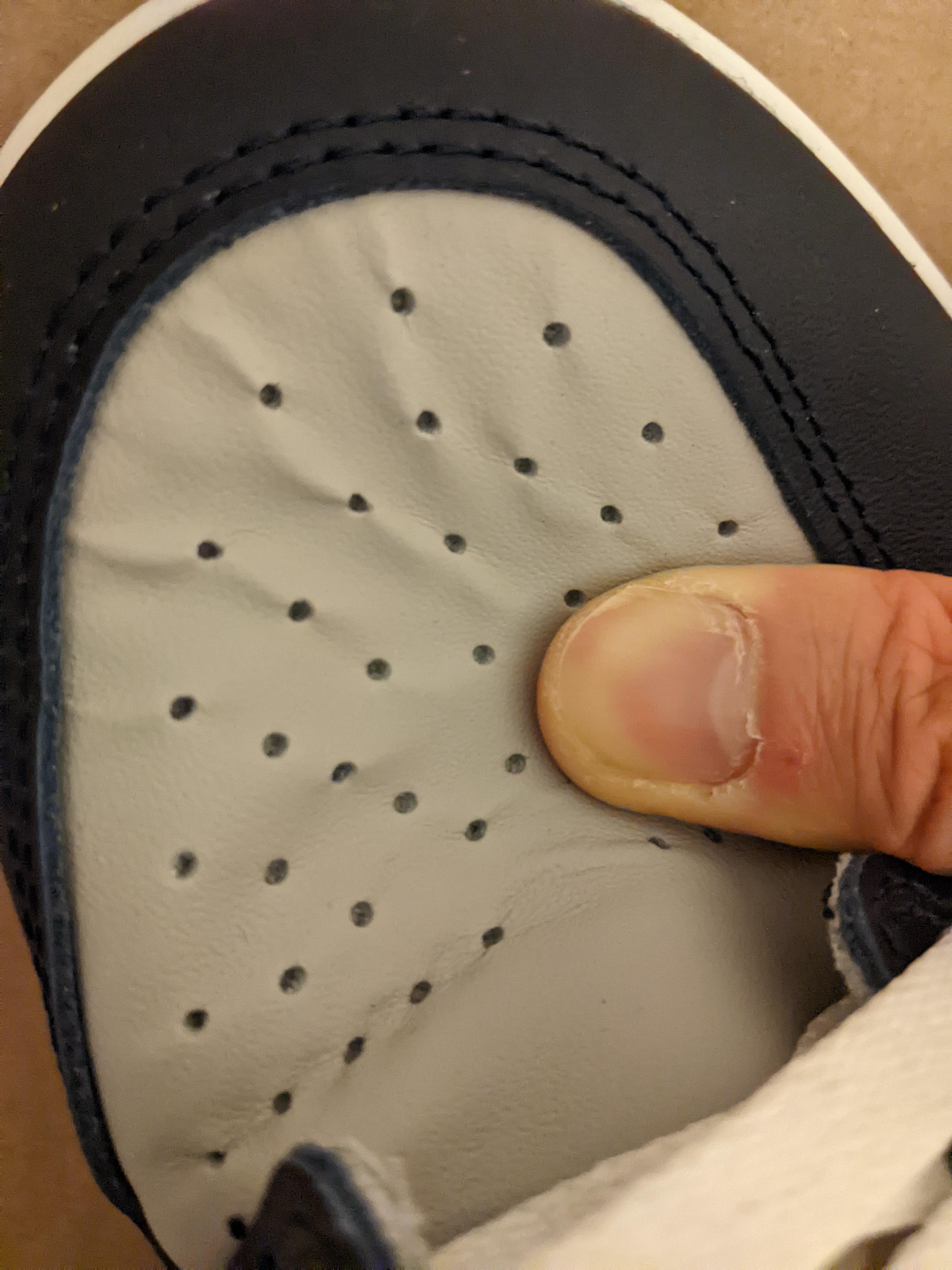 Toe box wrinkles on right shoe. Nike QC? Potential fixes? Jordan 1 High 85 Georgetown | Scrolller