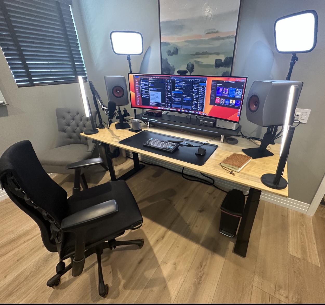 My new desktop setup | Scrolller