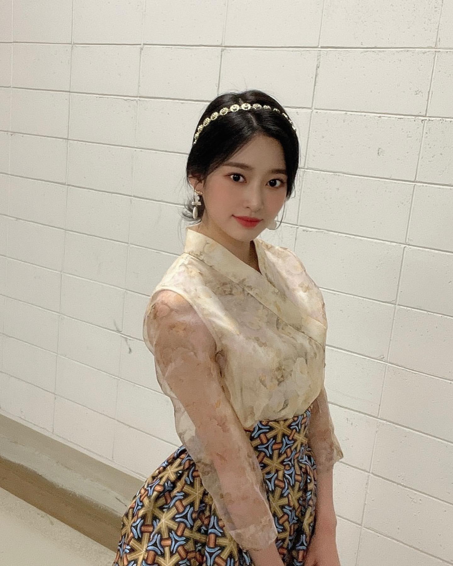 230128 Kim Minju Instagram Update | Scrolller