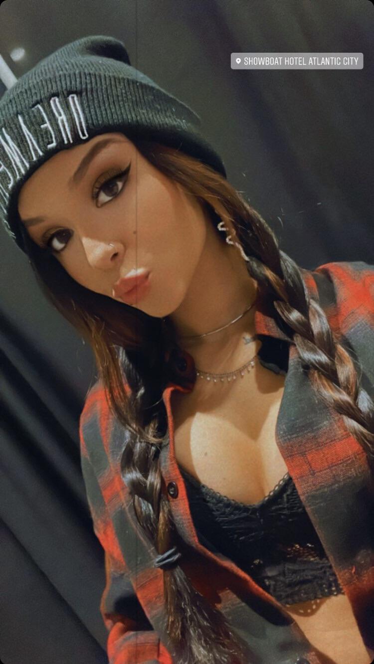 Cora Jade | Scrolller