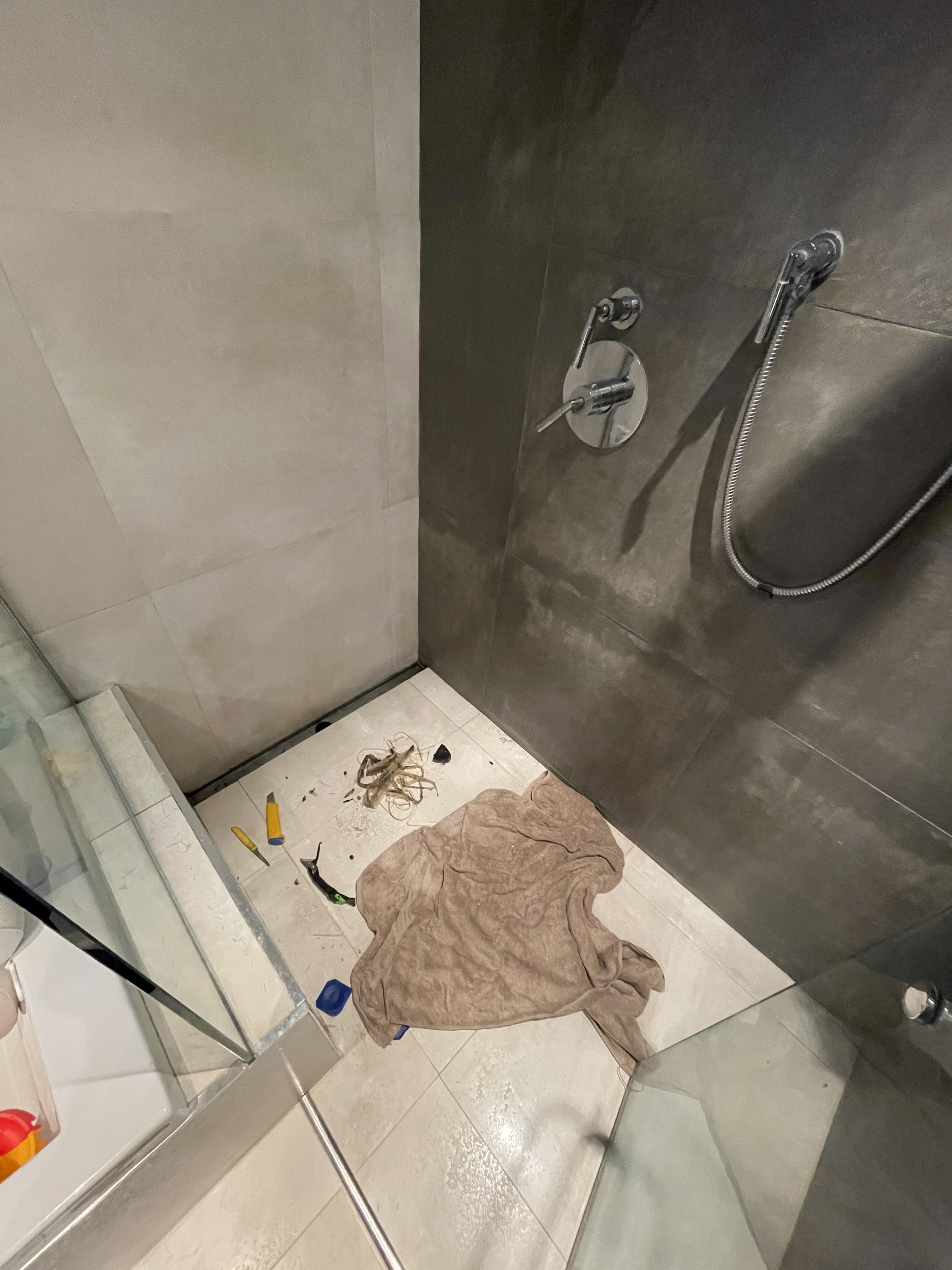 [Shower/tile] - shower has mold! How should I fix this? | Scrolller