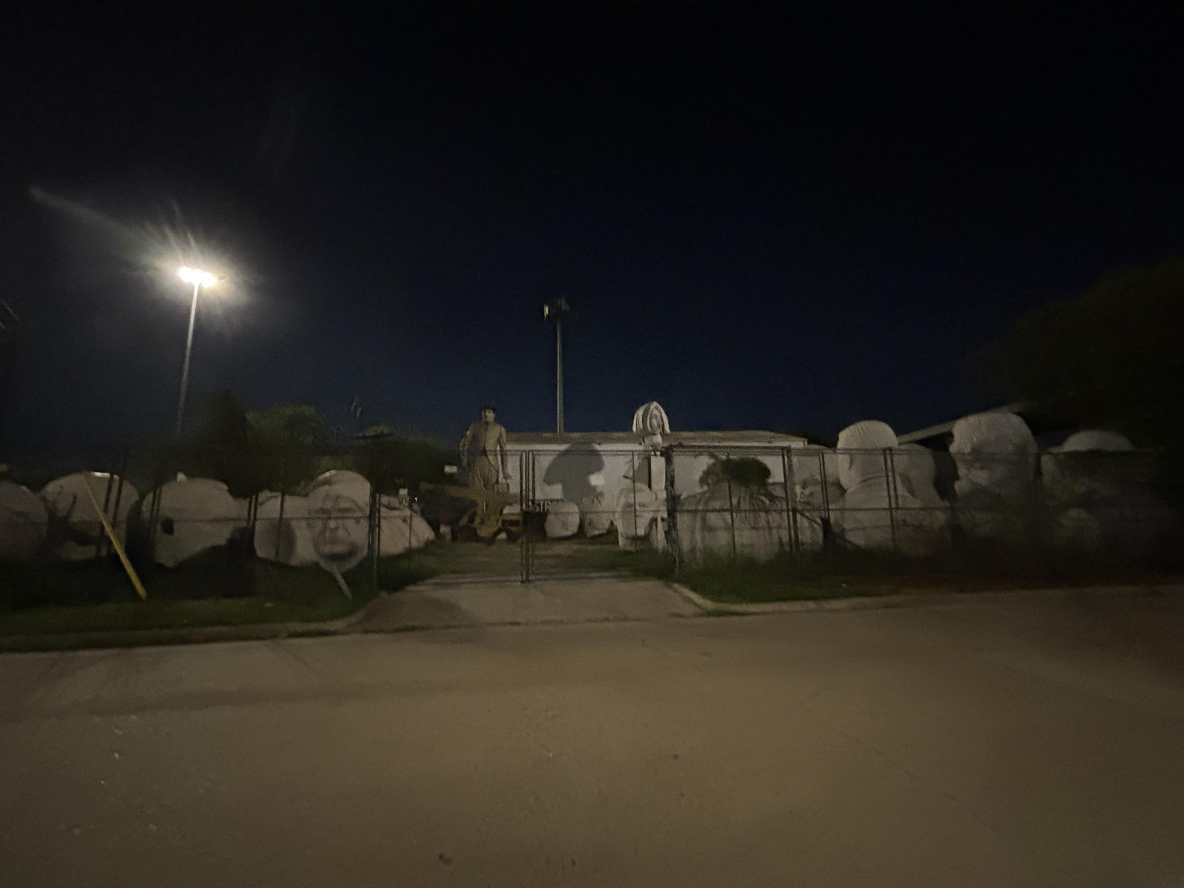 What are these statues | Scrolller