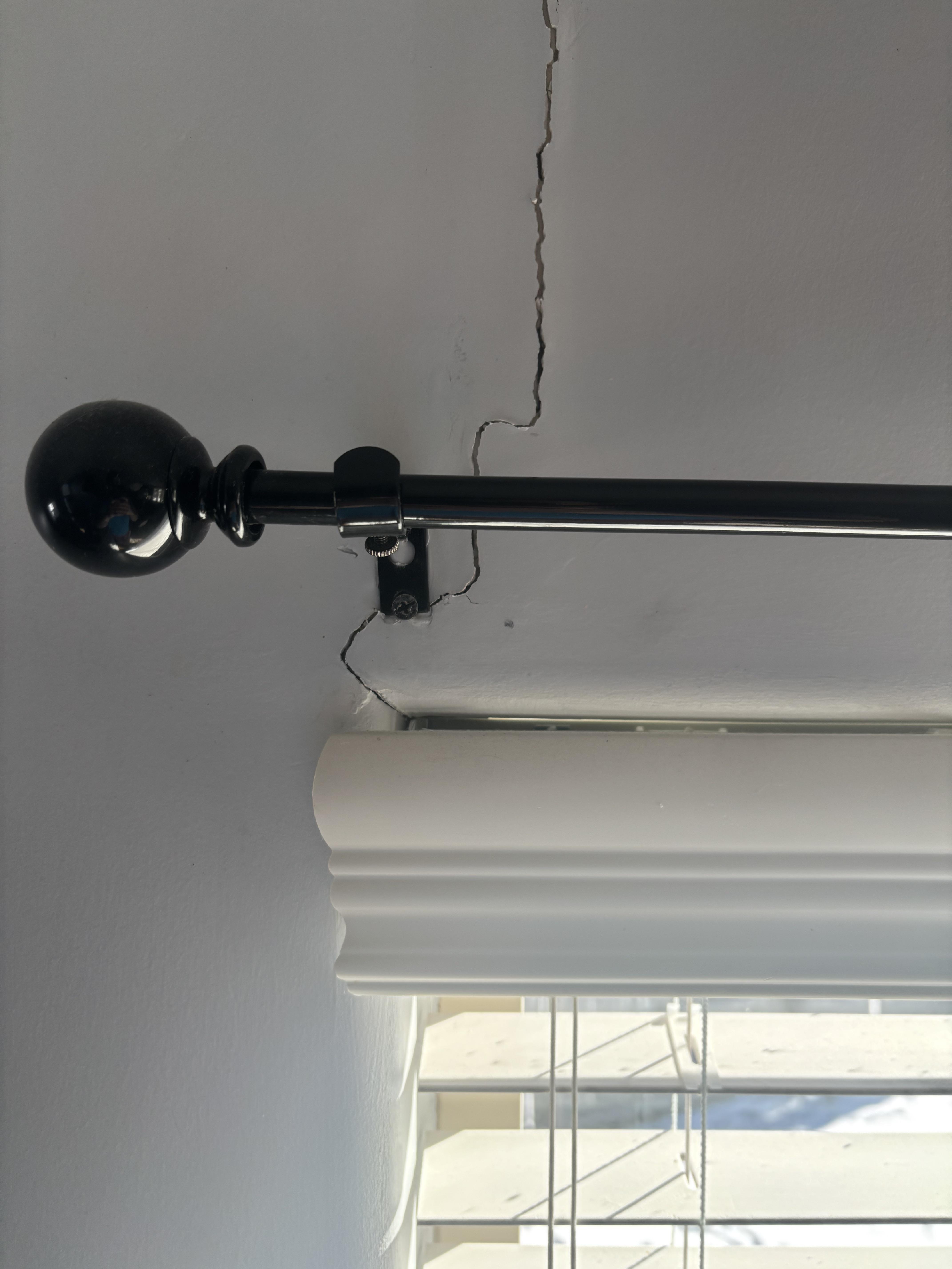 How concerning is this crack? | Scrolller