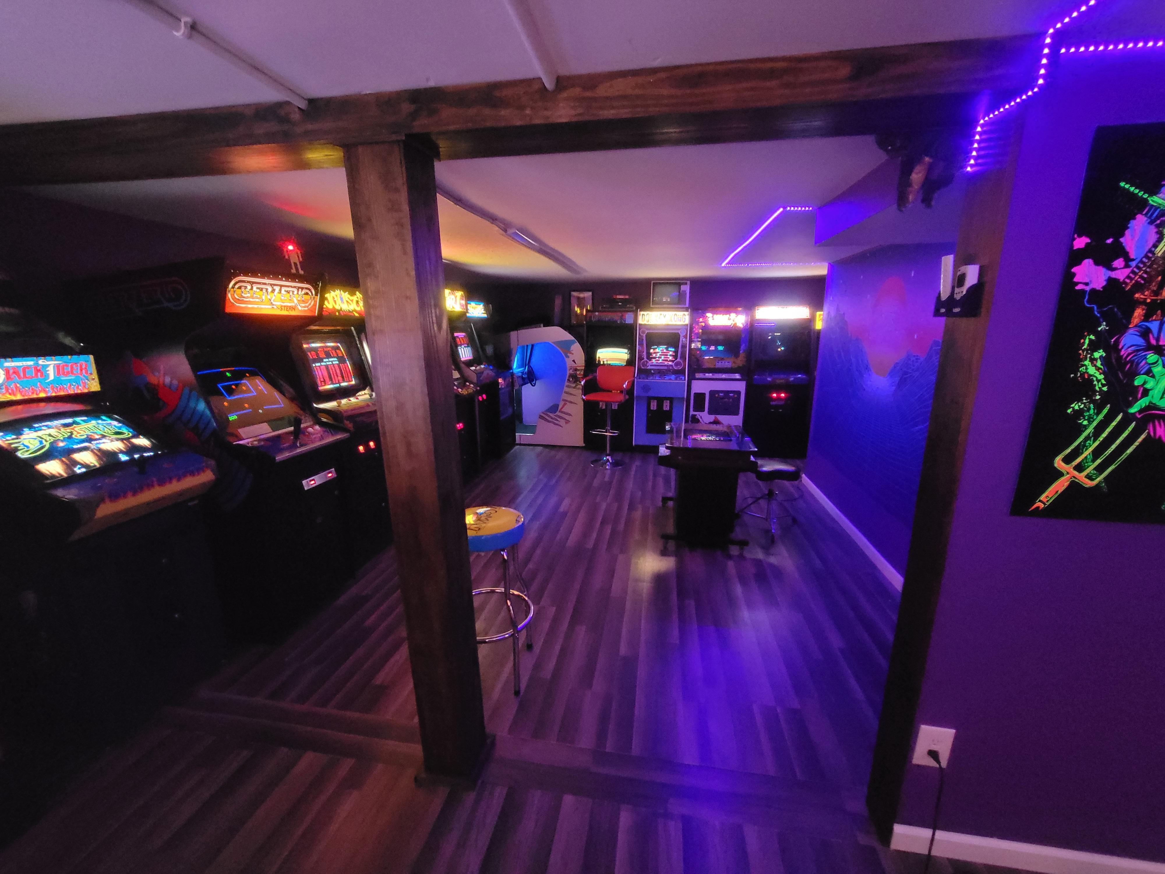 My basement arcade | Scrolller