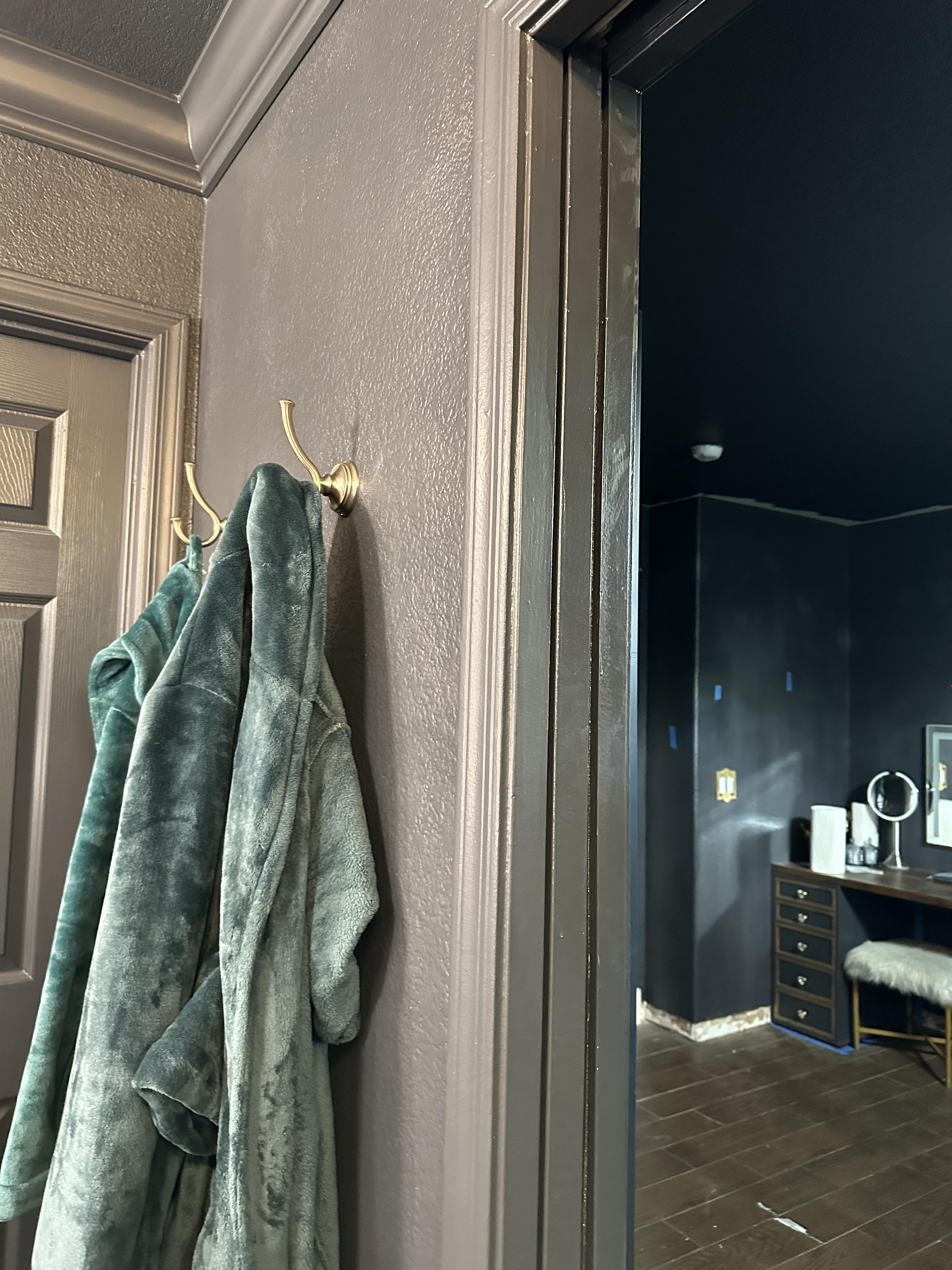 What is this and is it as easy as I think to remove? | Scrolller